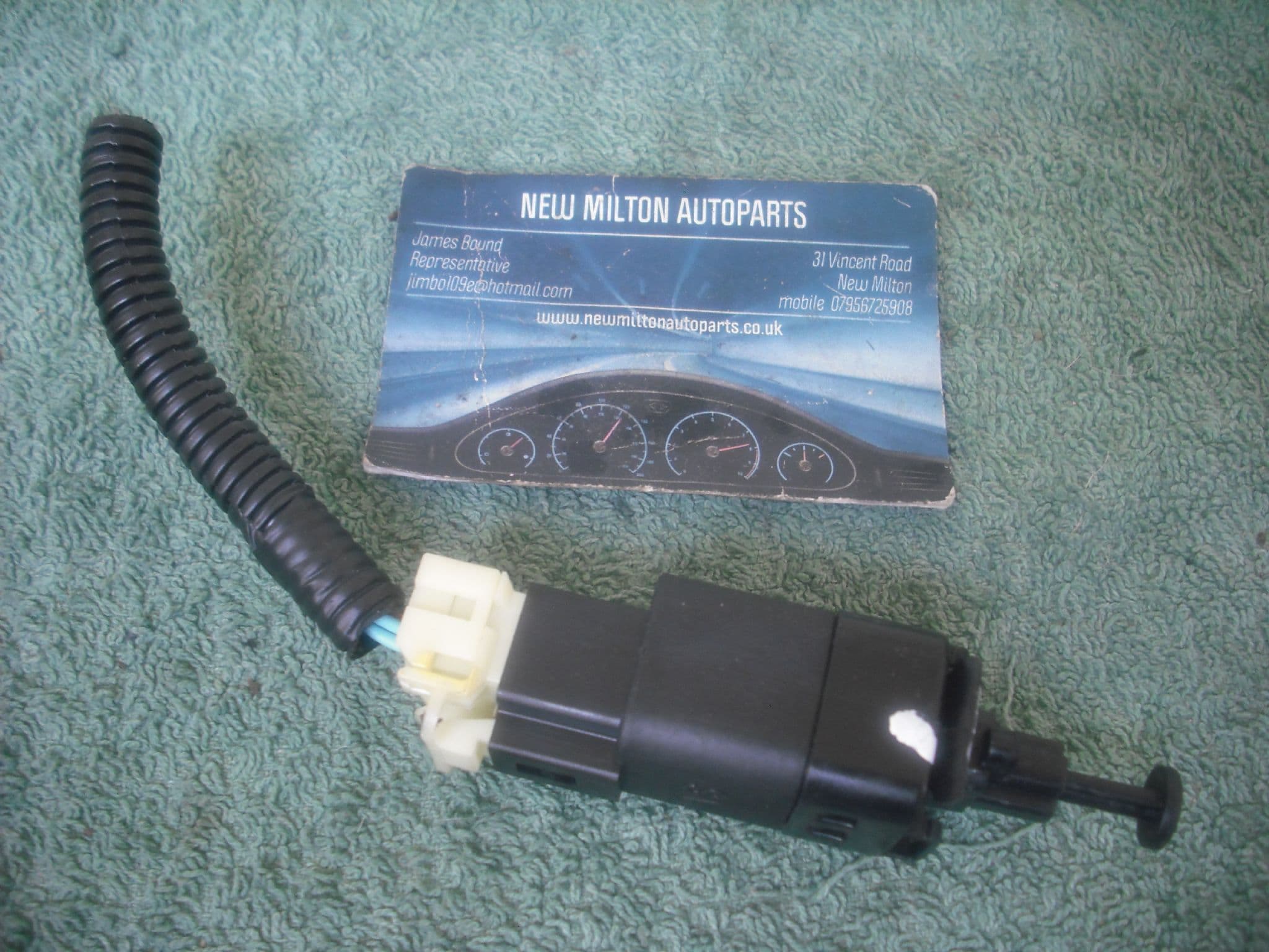 A GENUINE CHEVROLET AVEO REAR BRAKE LIGHT PEDAL SENSOR SWITCH