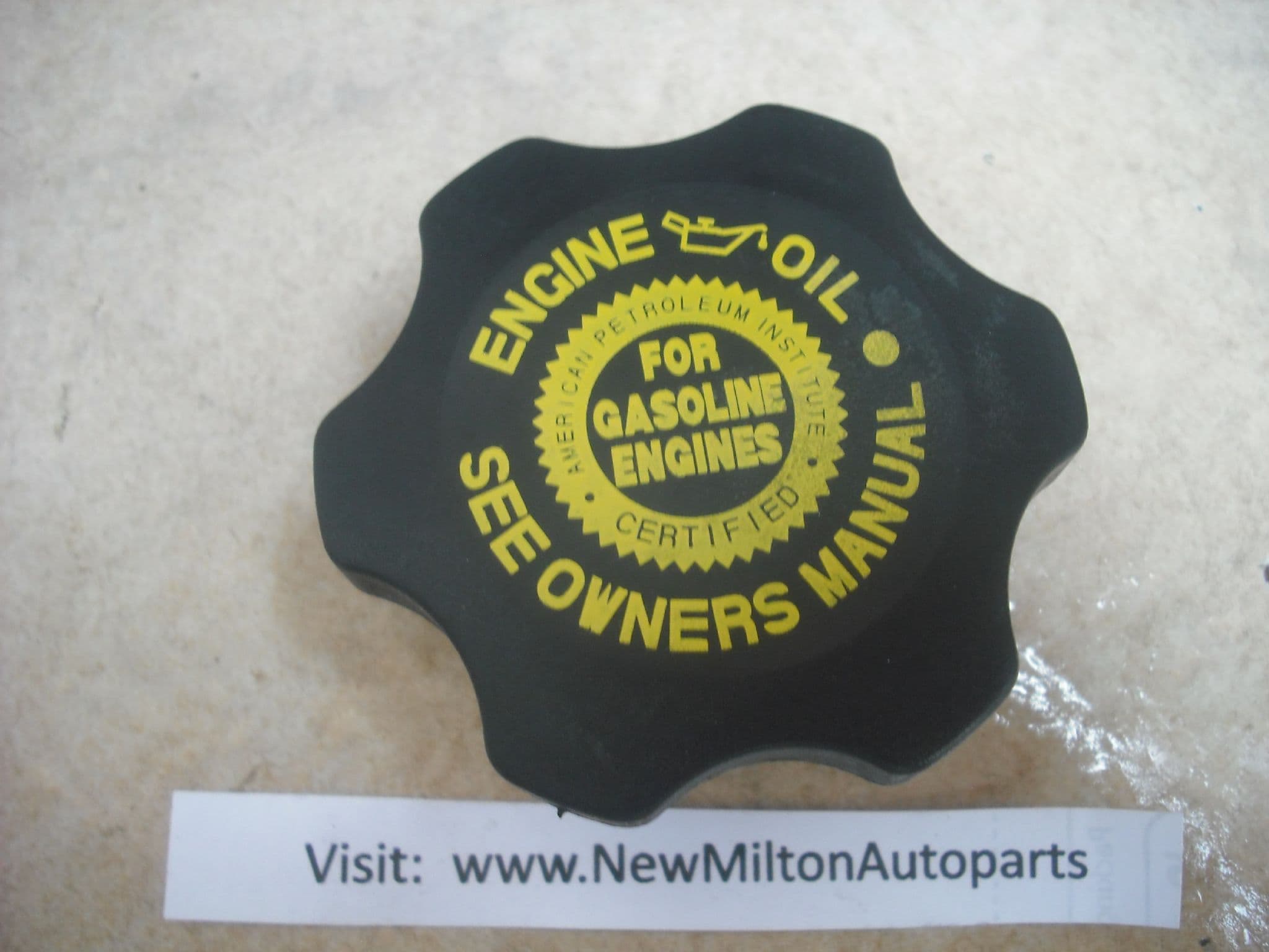 A GENUINE CHRYSLER JEEP GRAND CHEROKEE ENGINE OIL FILLER CAP