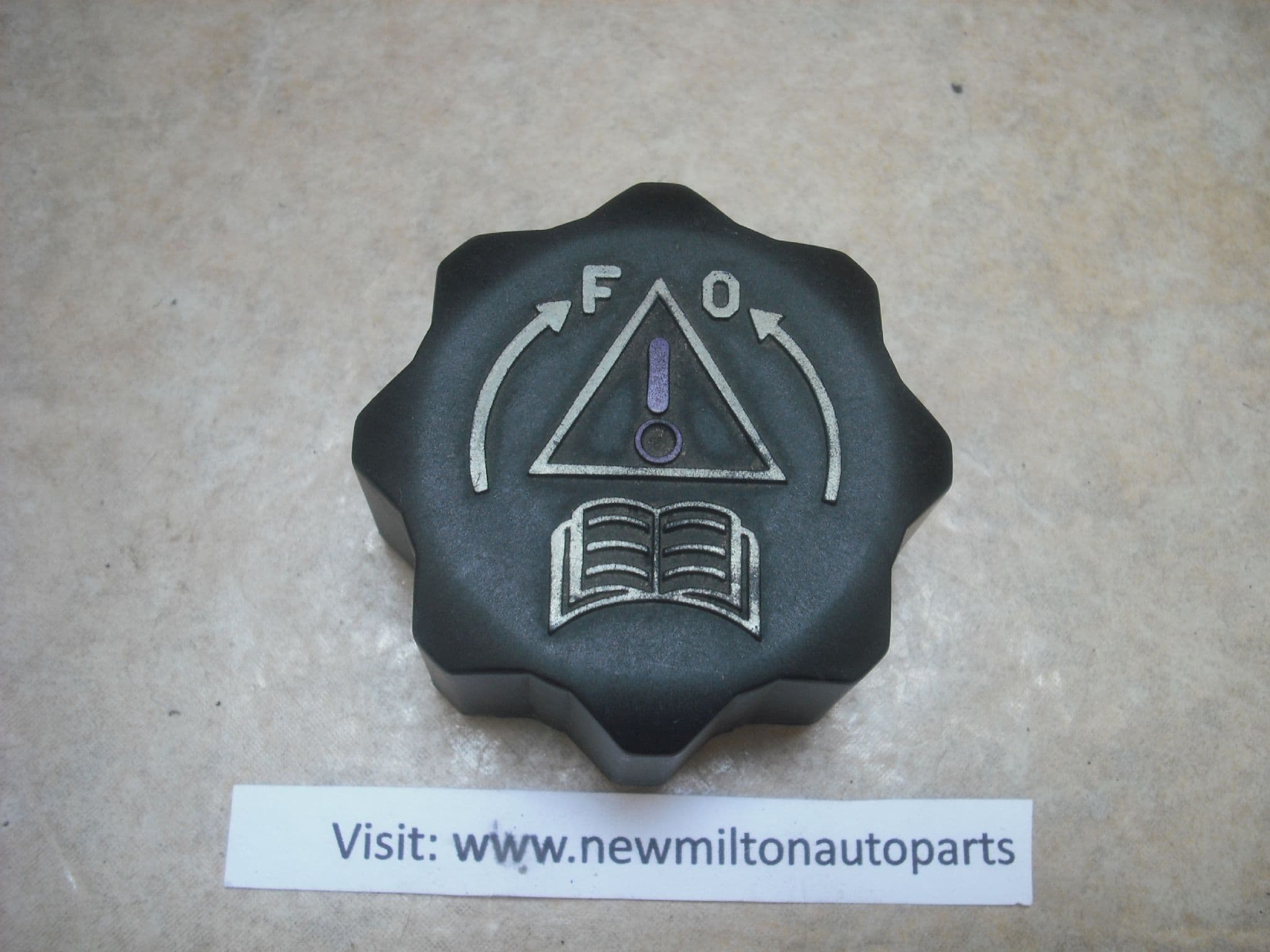 A GENUINE CITROEN C2 WATER COOLANT EXPANSION TANK RADIATOR CAP