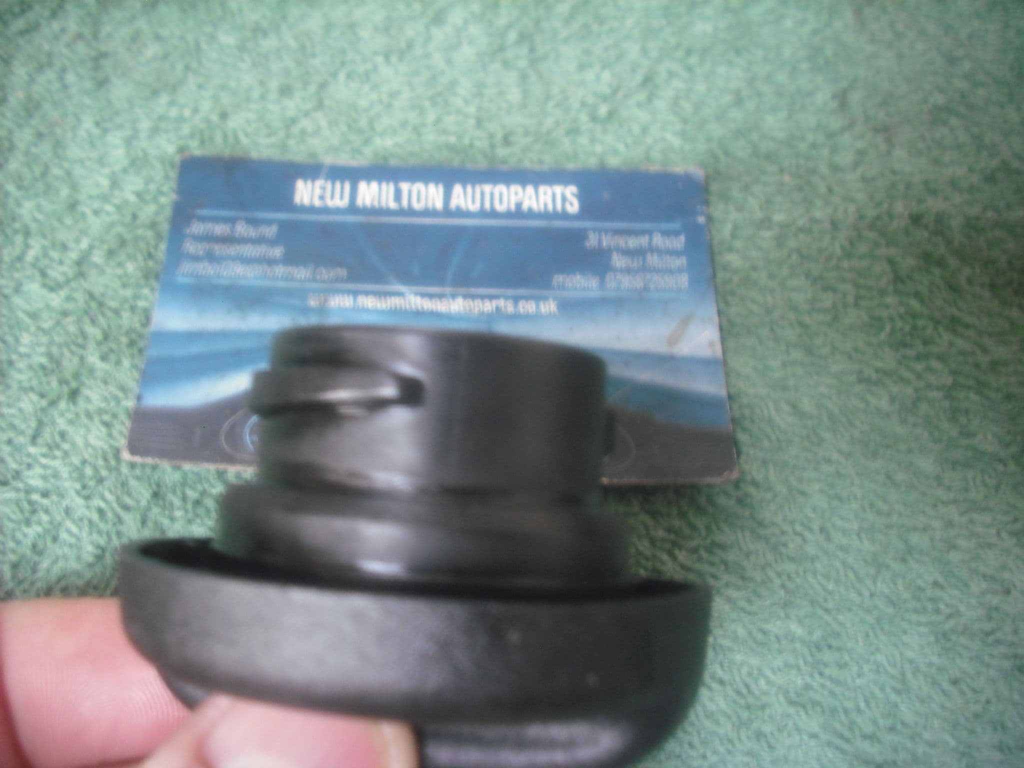 A GENUINE CITROEN C4 1 4 AND 1 6 PETROL ENGINE OIL FILLER CAP