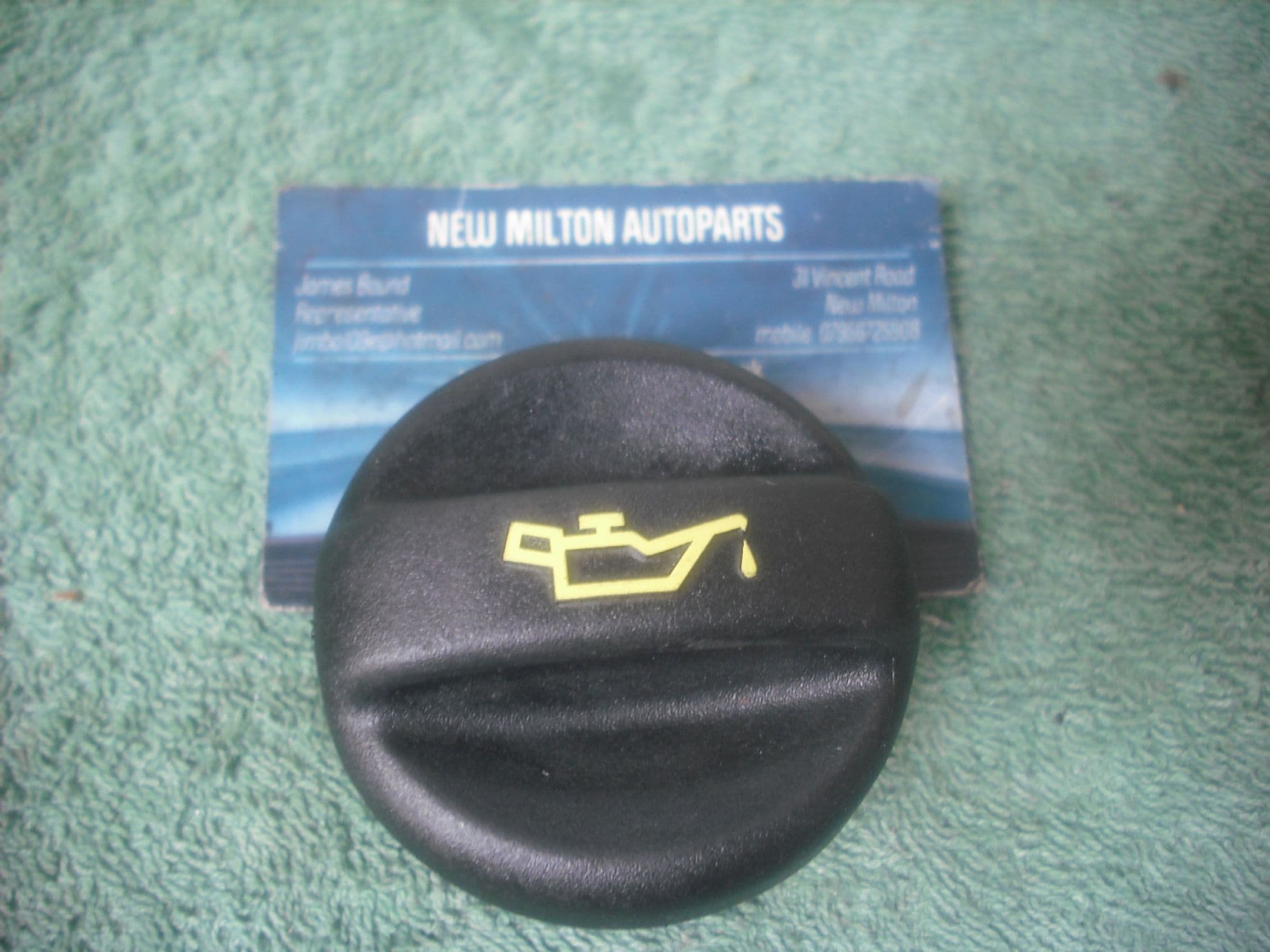 A GENUINE CITROEN C4 1 4 AND 1 6 PETROL ENGINE OIL FILLER CAP