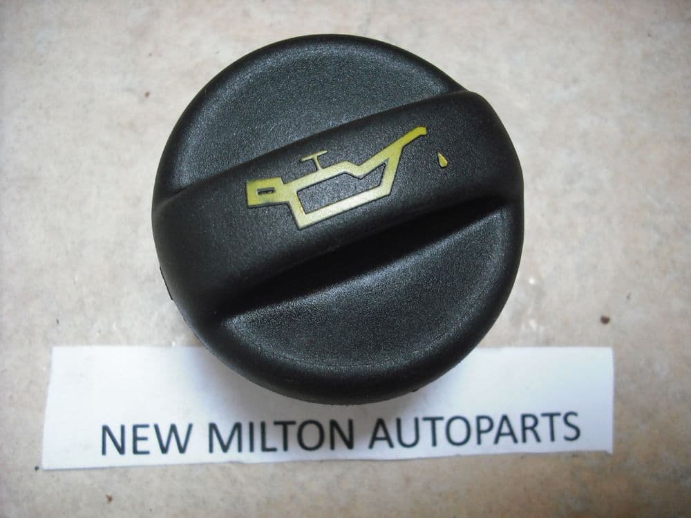 A GENUINE CITROEN C4 1 6 1 8 HDI DIELSEL ENGINE OIL FILLER CAP