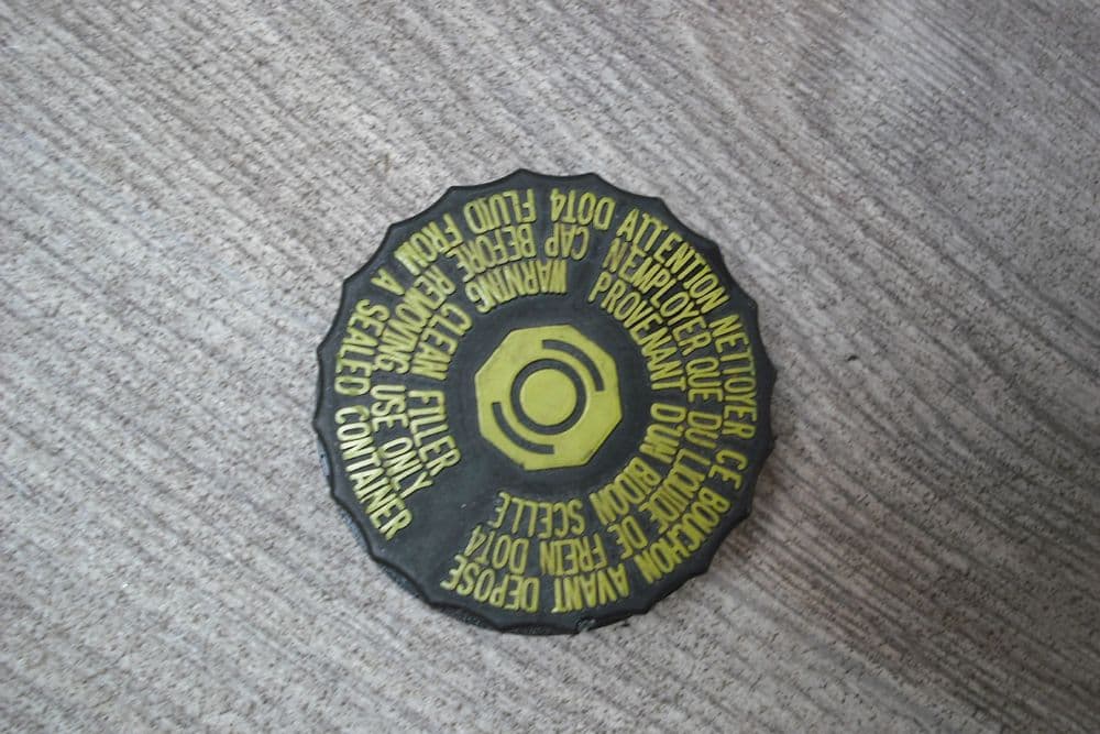 A GENUINE CITROEN C4 BRAKE FLUID MASTER CYLINDER FILLER CAP
