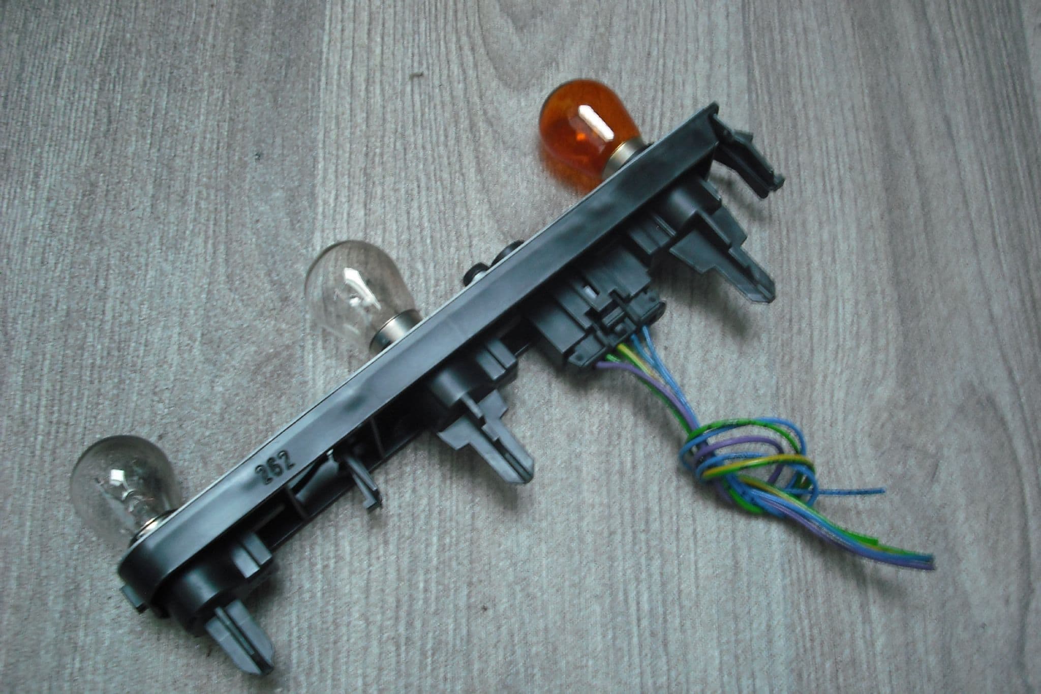 A GENUINE CITROEN C4 GRAND PICASSO REAR LIGHT BULB HOLDER AND WIRING PLUG