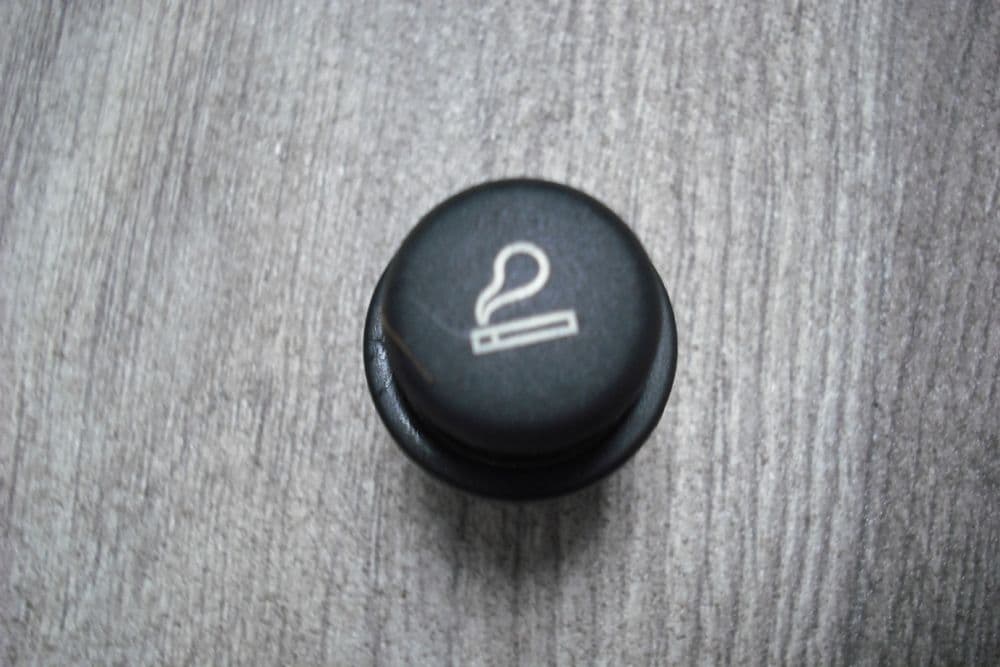 A GENUINE CITROEN C4 MK1 CIGARETTE LIGHTER INSERT