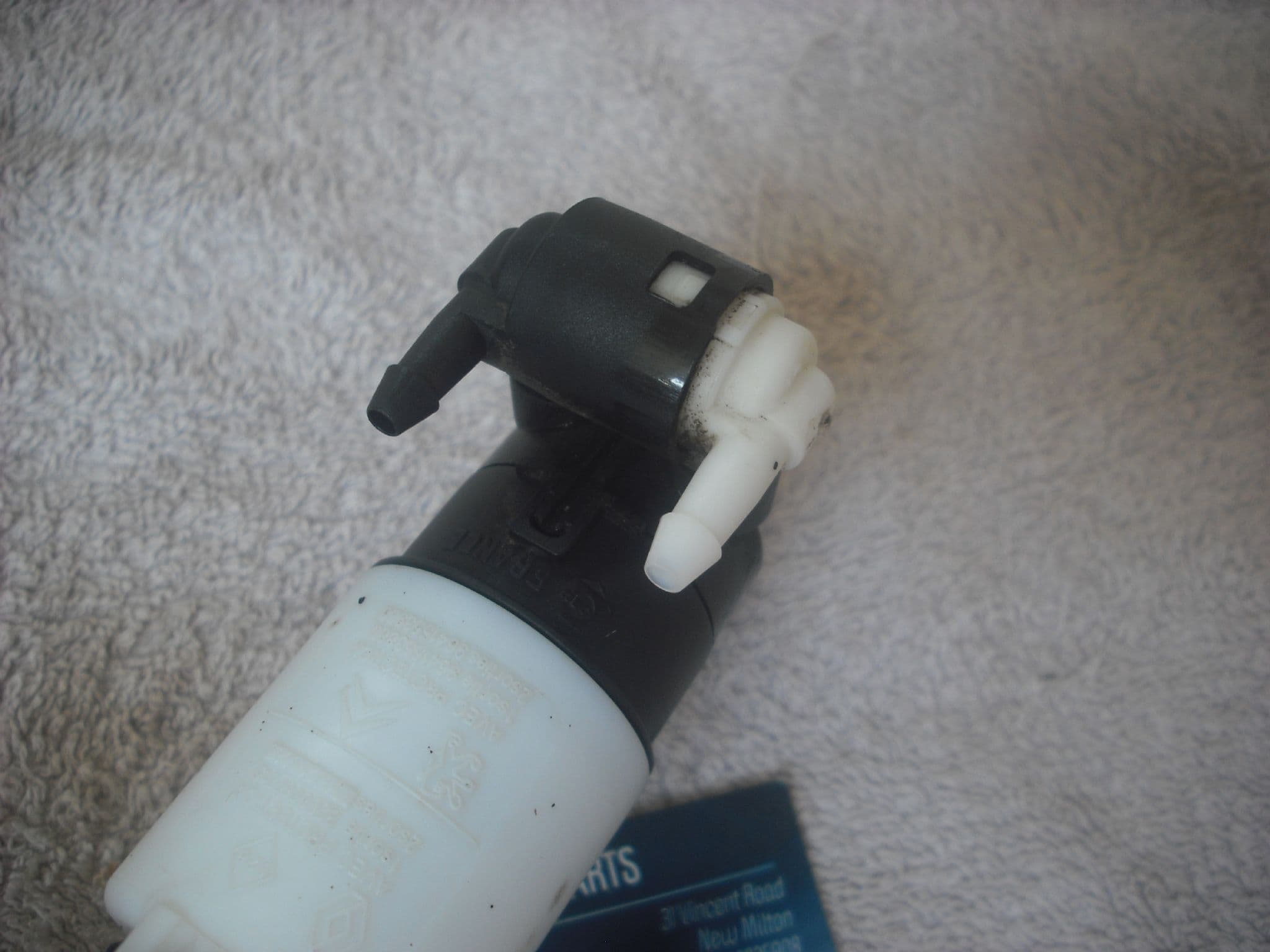 A GENUINE CITROEN C5 2004-2010 WINDSCREEN WATER WASHER PUMP