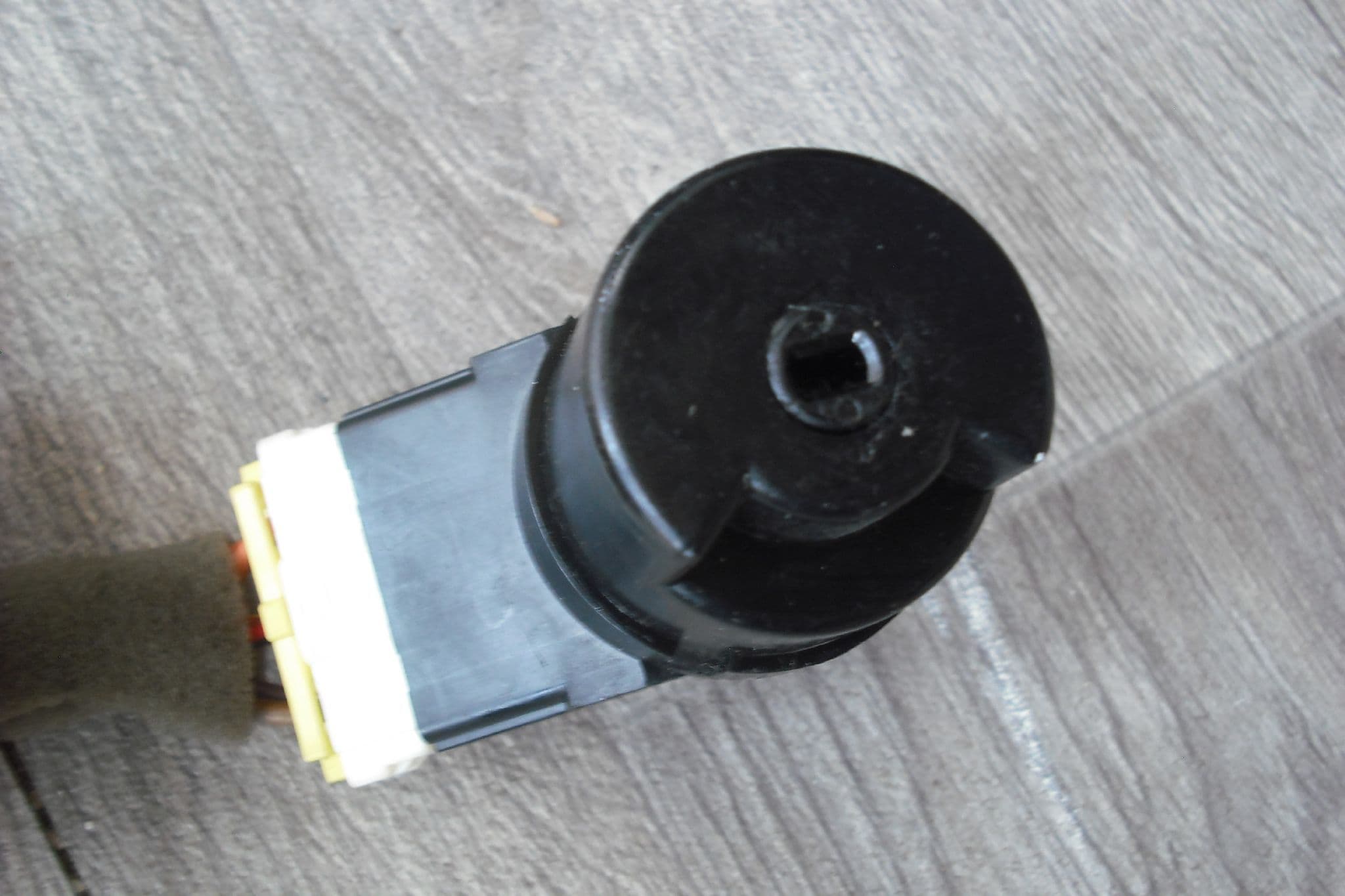 A GENUINE DAEWOO CHEVROLET MATIZ IGNITION SWITCH REAR WIRING PLUG SOCKET