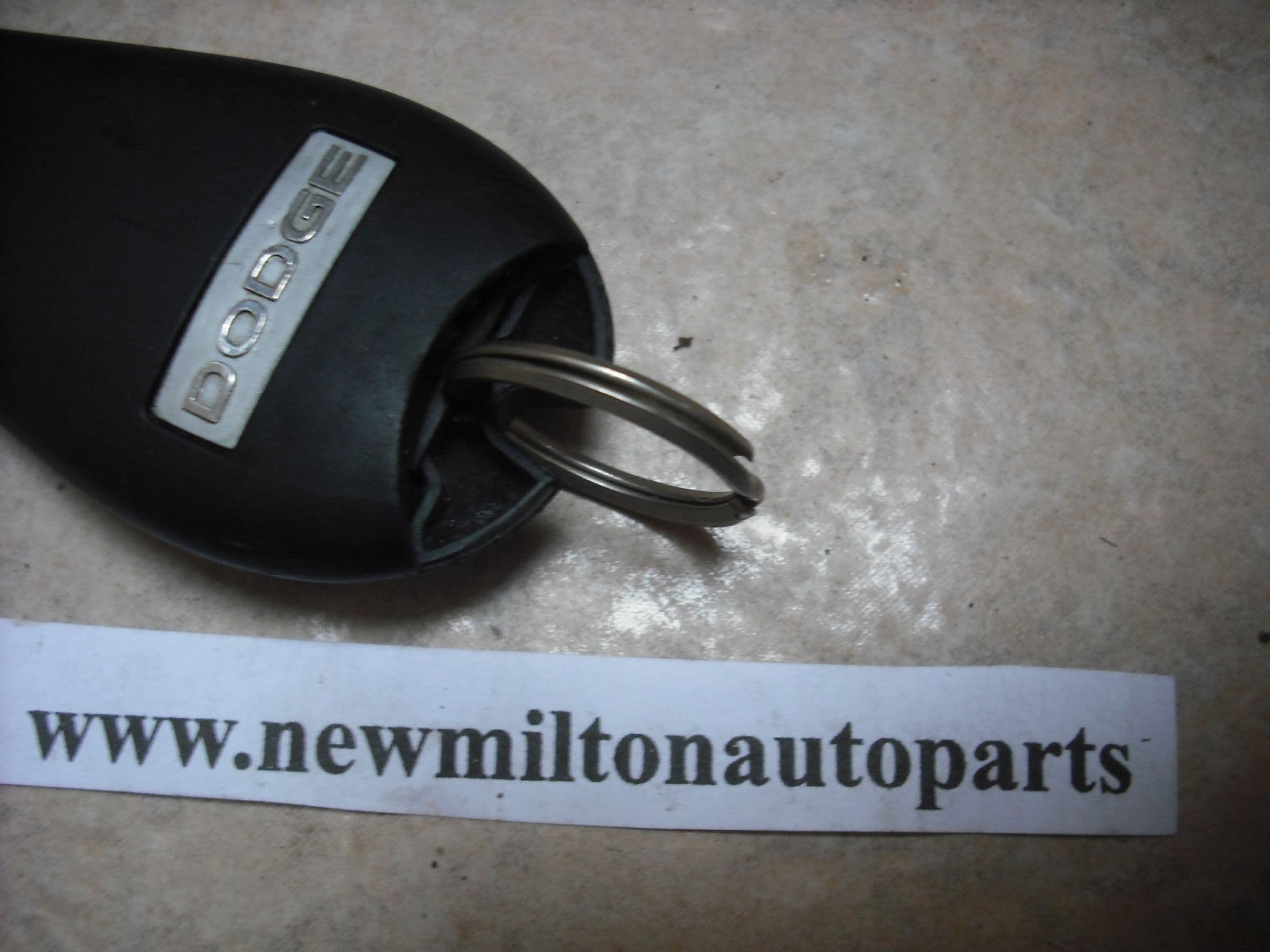 A GENUINE DODGE CARAVAN TOWN AND COUNTRY REMOTE CENTRAL LOCKING KEY FOB