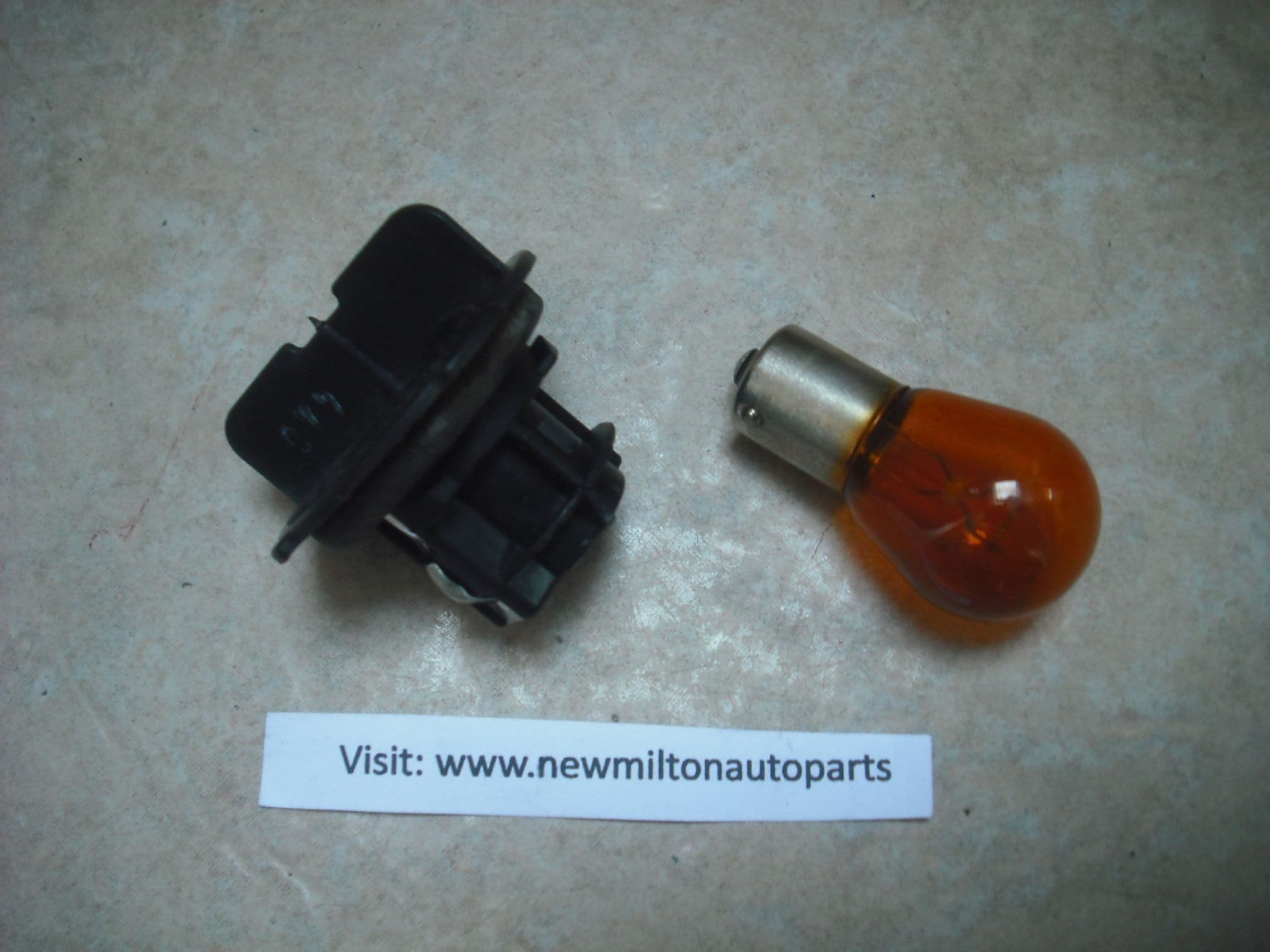 A GENUINE FORD C MAX MK2 HEADLIGHT HEADLAMP INDICATOR FLASHER BULB HOLDER