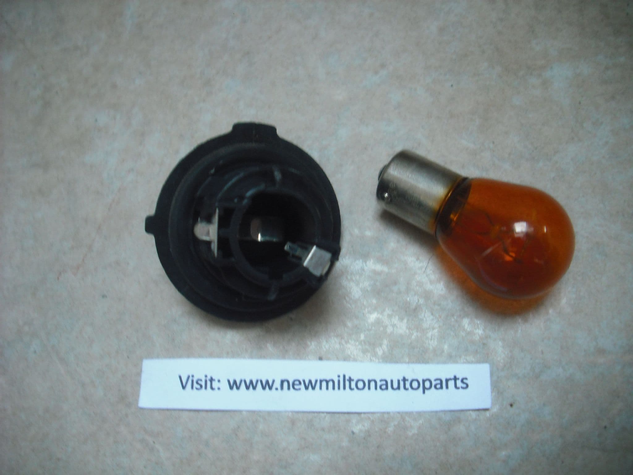 A GENUINE FORD C MAX MK2 HEADLIGHT HEADLAMP INDICATOR FLASHER BULB HOLDER