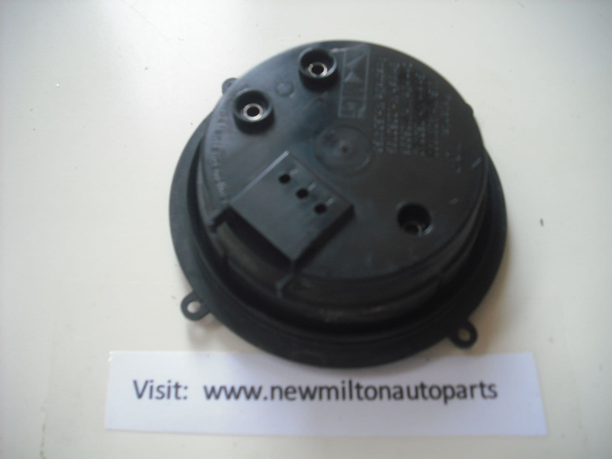 A GENUINE FORD FIESTA MK7 ELECTRIC DOOR MIRROR GLASS ADJUSTMENT MOTOR