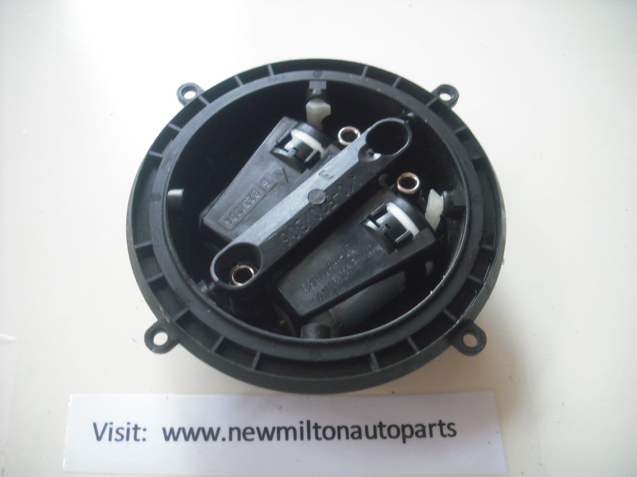 A GENUINE FORD FIESTA MK7 ELECTRIC DOOR MIRROR GLASS ADJUSTMENT MOTOR