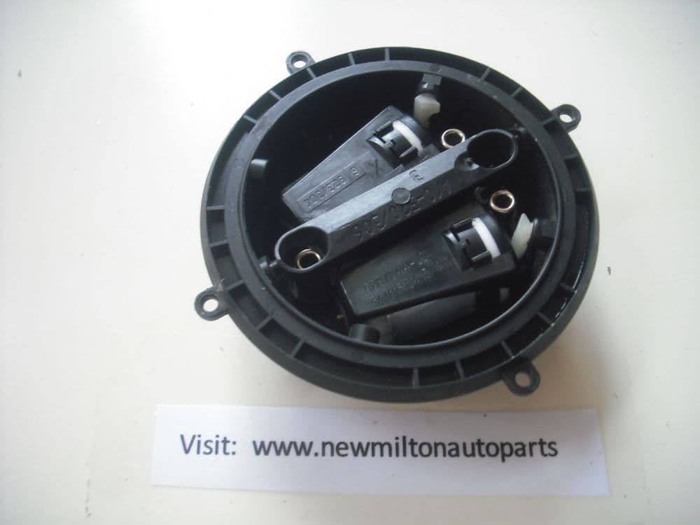 A GENUINE FORD FIESTA MK7 ELECTRIC DOOR MIRROR GLASS ADJUSTMENT MOTOR
