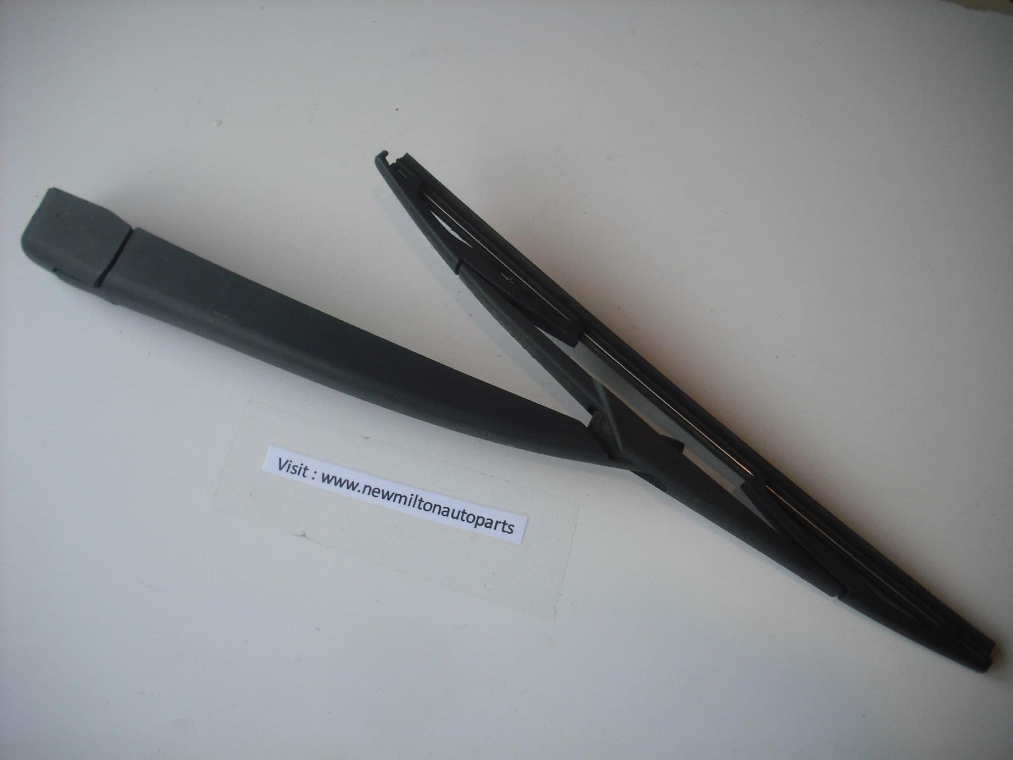 A GENUINE FORD FIESTA MK7 REAR WINDOW WIPER ARM AND BLADE