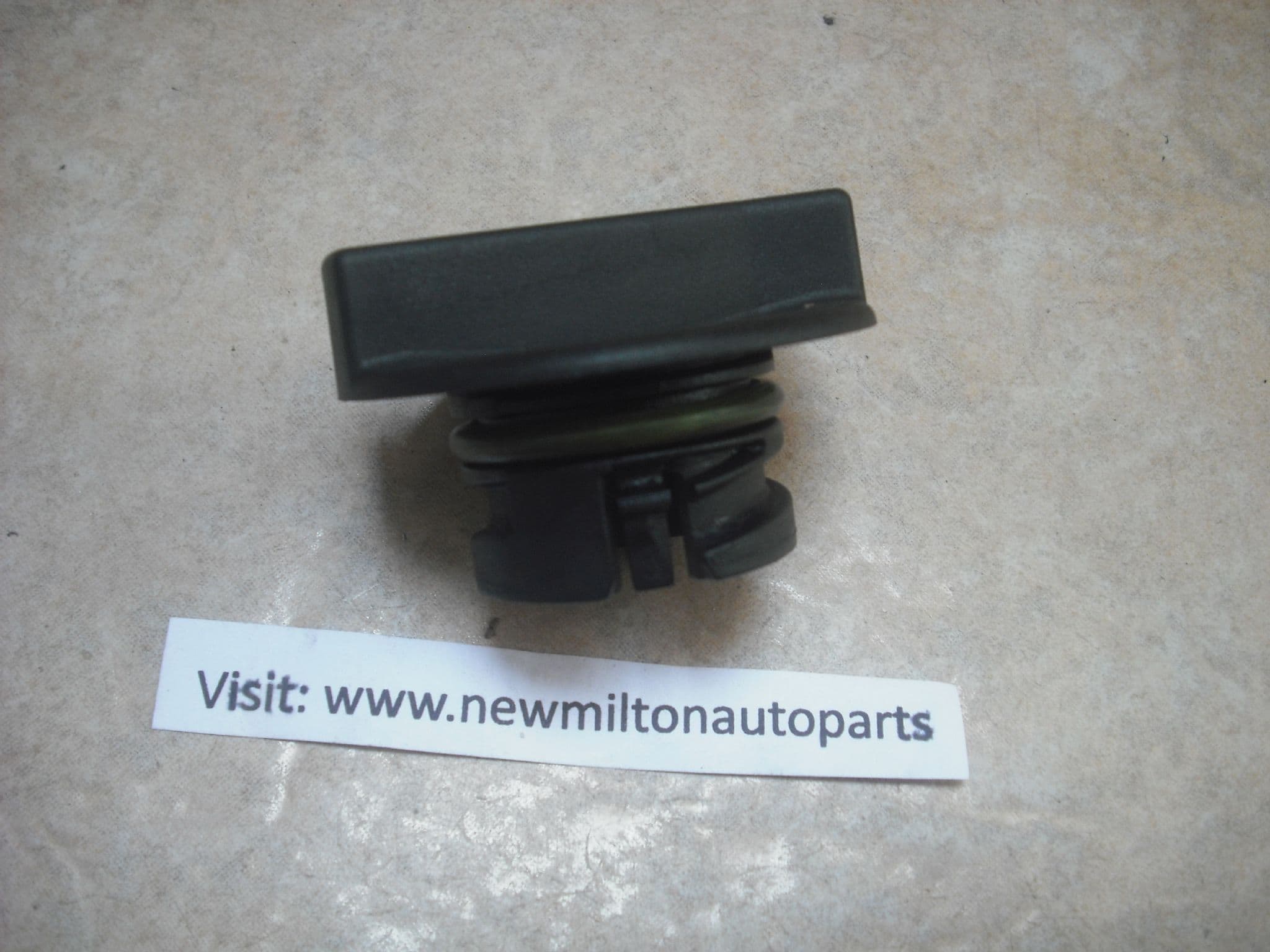 A GENUINE FORD FOCUS AND C MAX ENGINE OIL FILLER CAP