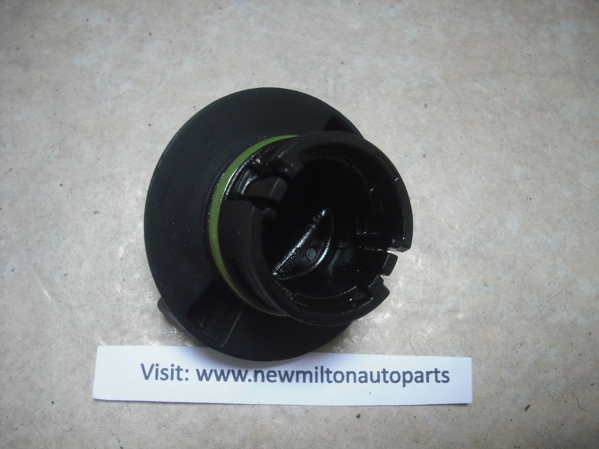 A GENUINE FORD FOCUS AND FORD C MAX 1 6 PETROL ENGINE OIL FILLER CAP