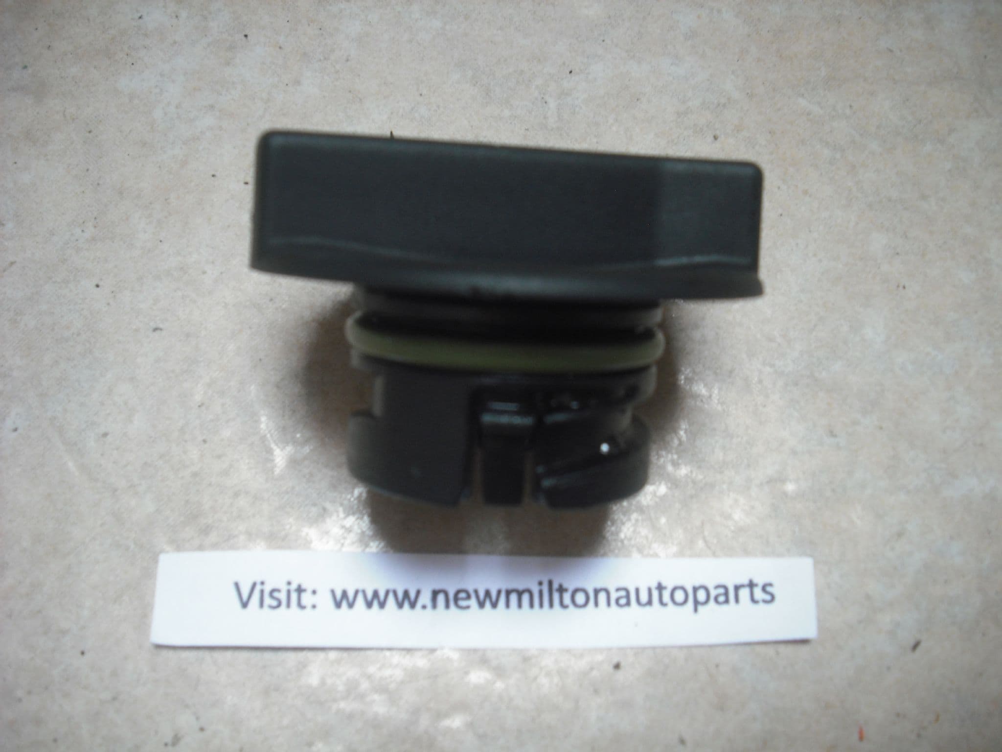 A GENUINE FORD FOCUS AND FORD C MAX 1 6 PETROL ENGINE OIL FILLER CAP