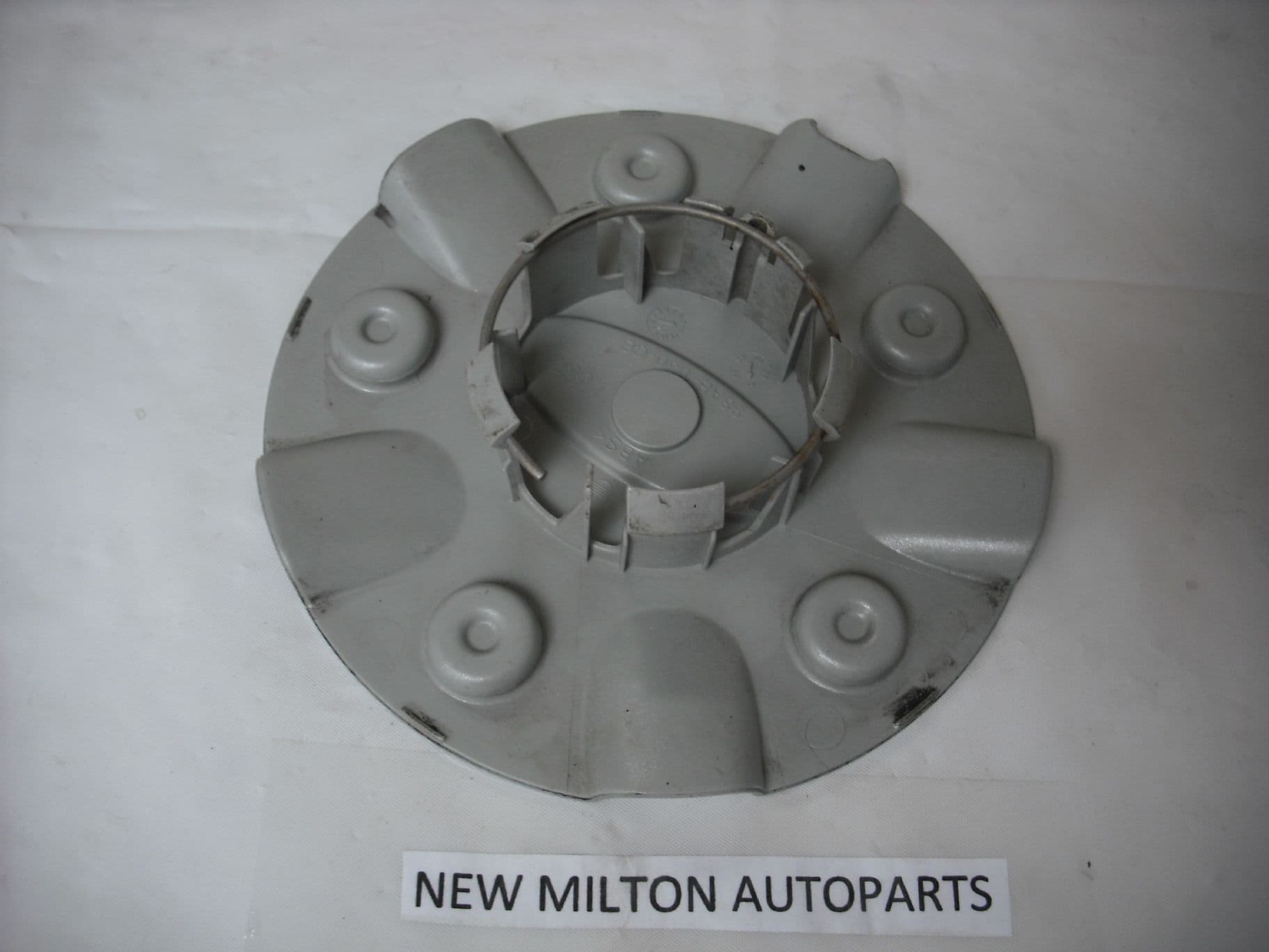 A GENUINE FORD FOCUS MK1 ALLOY WHEEL CENTER HUB CAP 98AB-1130-CB