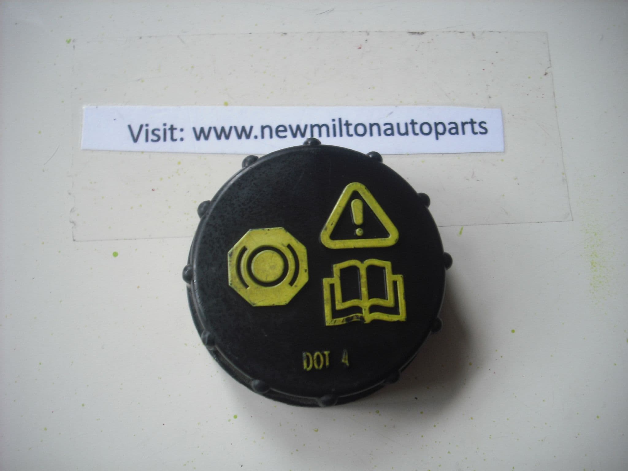 A GENUINE FORD FOCUS MK2 AND C MAX BRAKE FLUID MASTER CYLINDER FILLER CAP