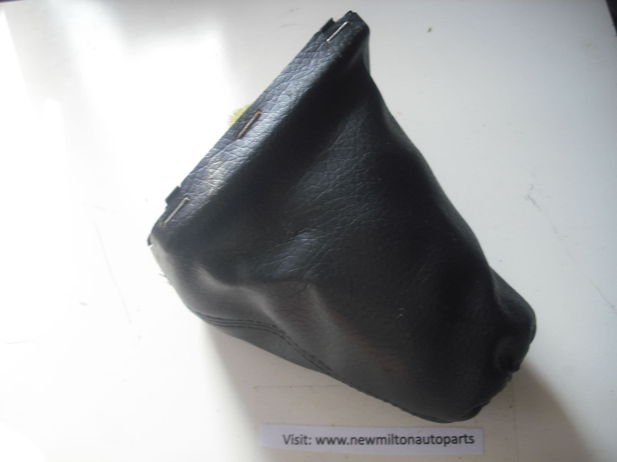 A GENUINE FORD FOCUS MK2 FACELIFT LEATHER GEAR STICK GAITER