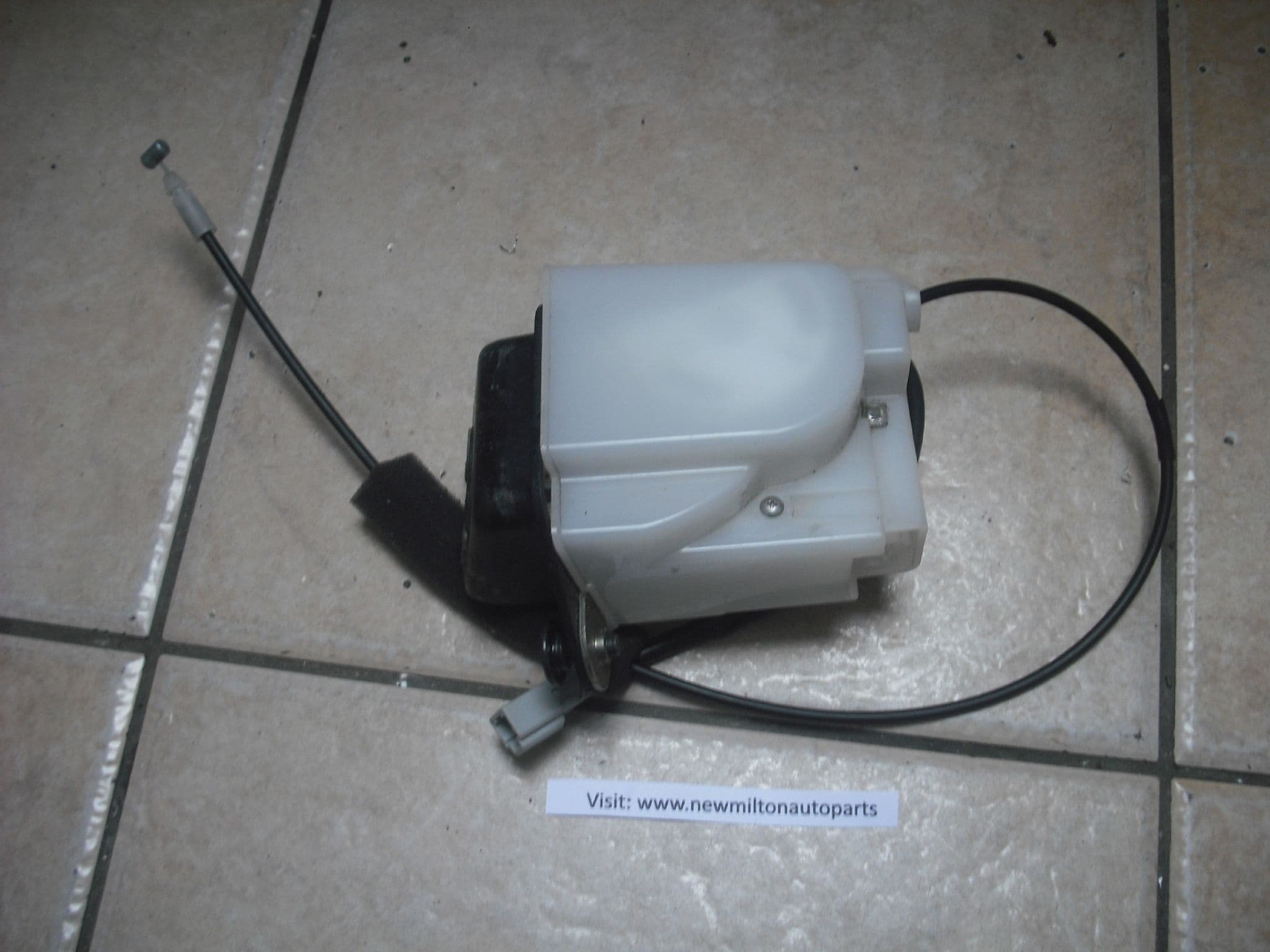 A GENUINE HONDA CIVIC MK8 2006-2012 BOOT TAILGATE CATCH ASSEMBLEY