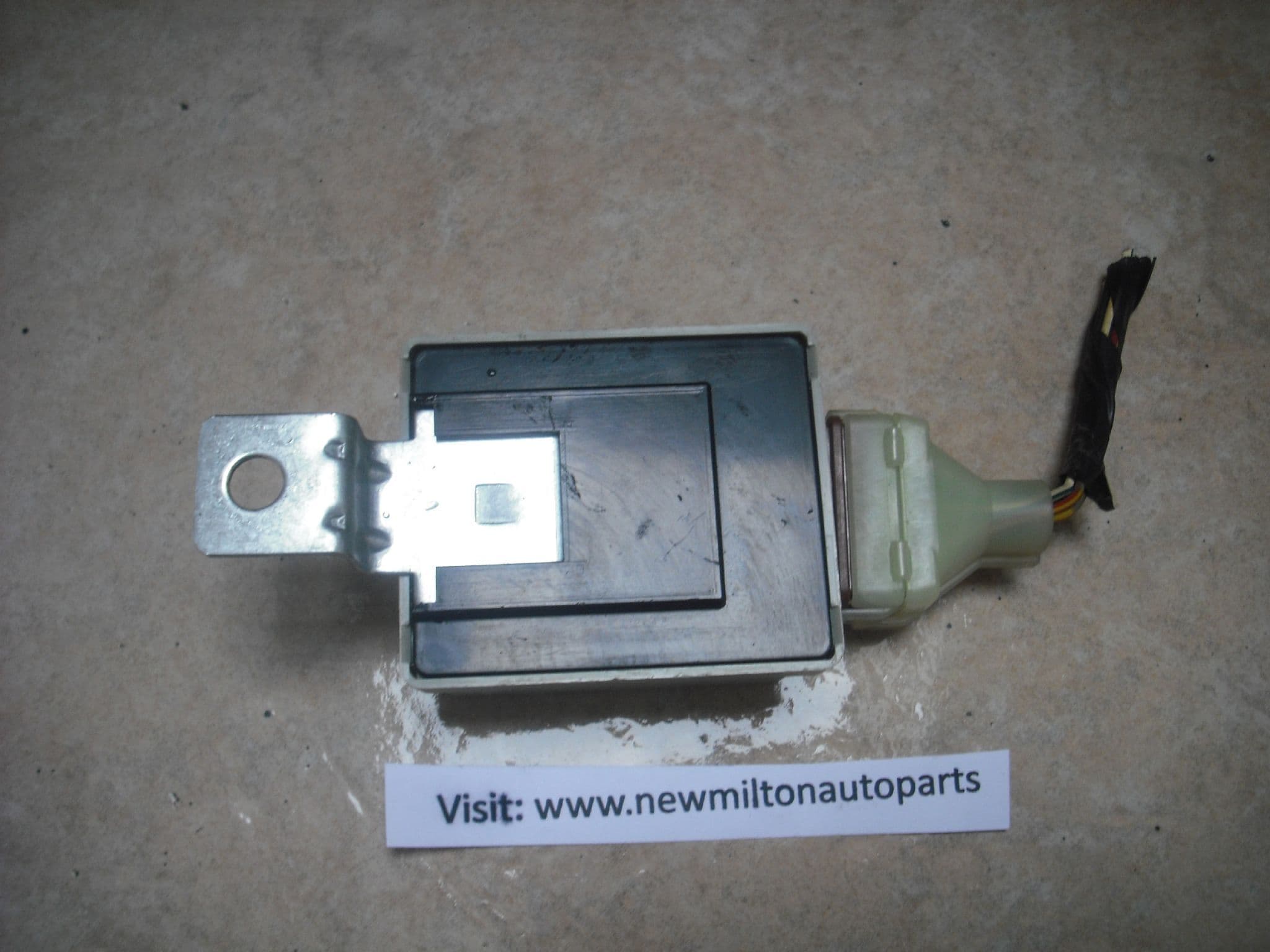 A GENUINE HONDA CRV MK2 2002-2006 RELAY CLEANER CONT MODULE