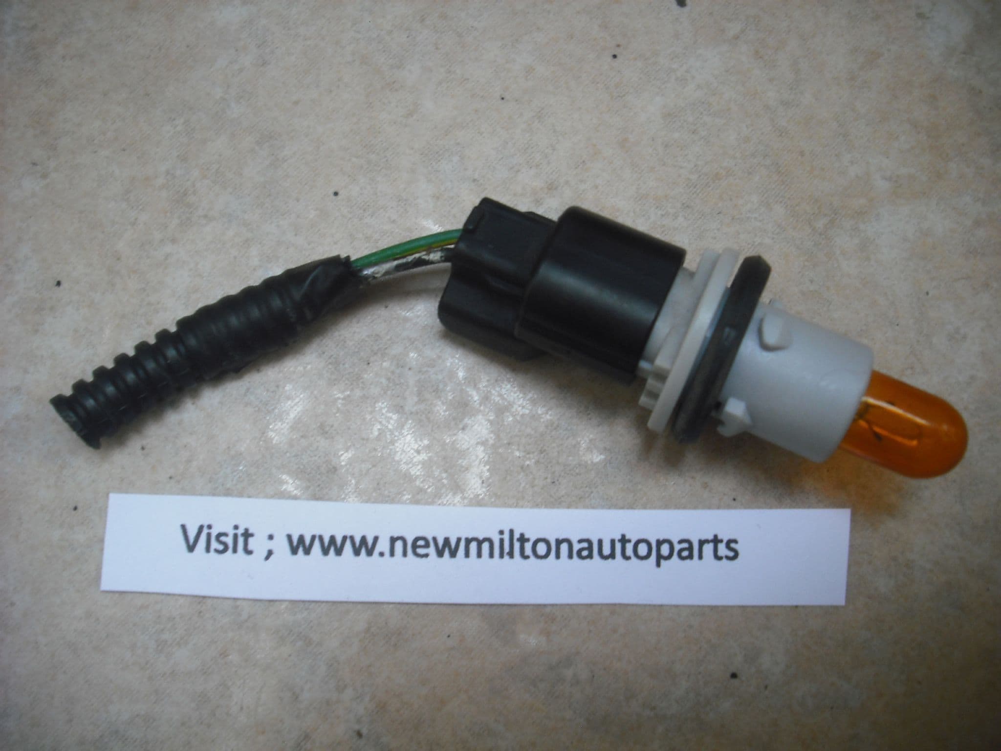 A GENUINE HONDA CRV MK2 FRONT WING SIDE MARKER INDICATOR FLASHER BULB ...