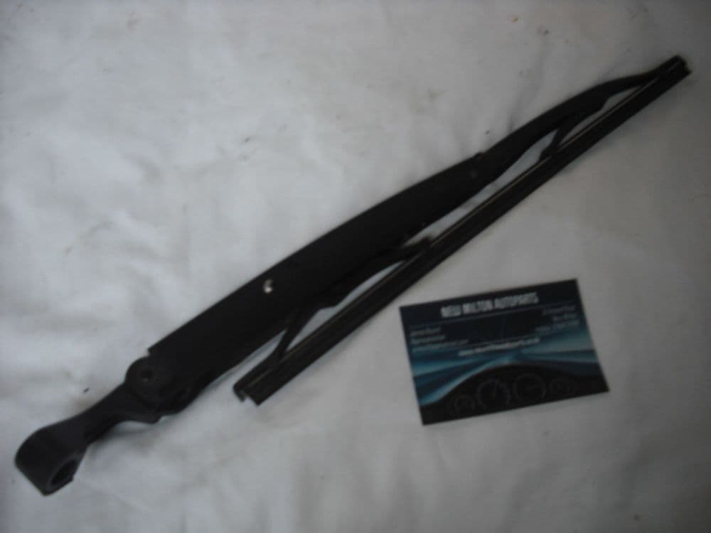 A GENUINE HONDA HRV REAR BACK WINDOW WIPER ARM AND BLADE