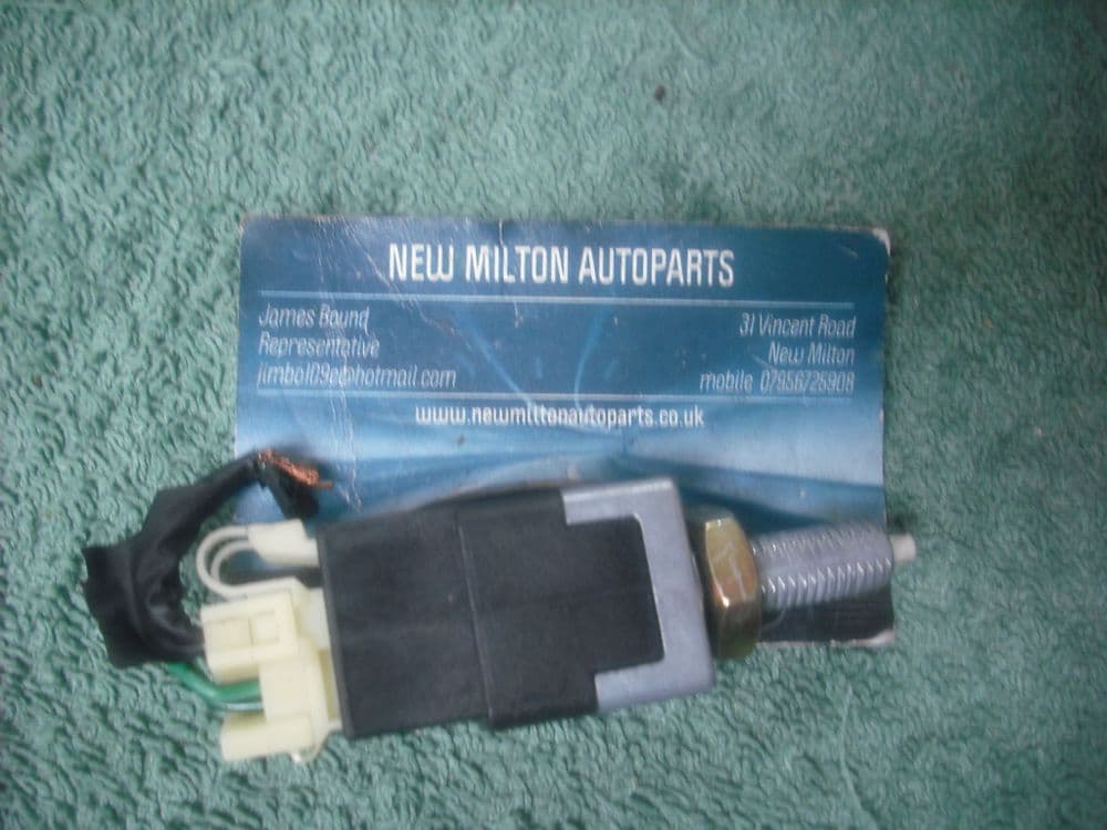 A GENUINE HYUNDA GETZ REAR BRAKE LIGHT LAMP PEDAL SWITCH SENSOR