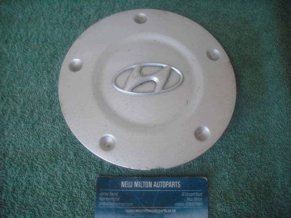 A GENUINE HYUNDAI ACCENT ALLOY WHEEL CENTER TRIM HUB CAP 52960-25200