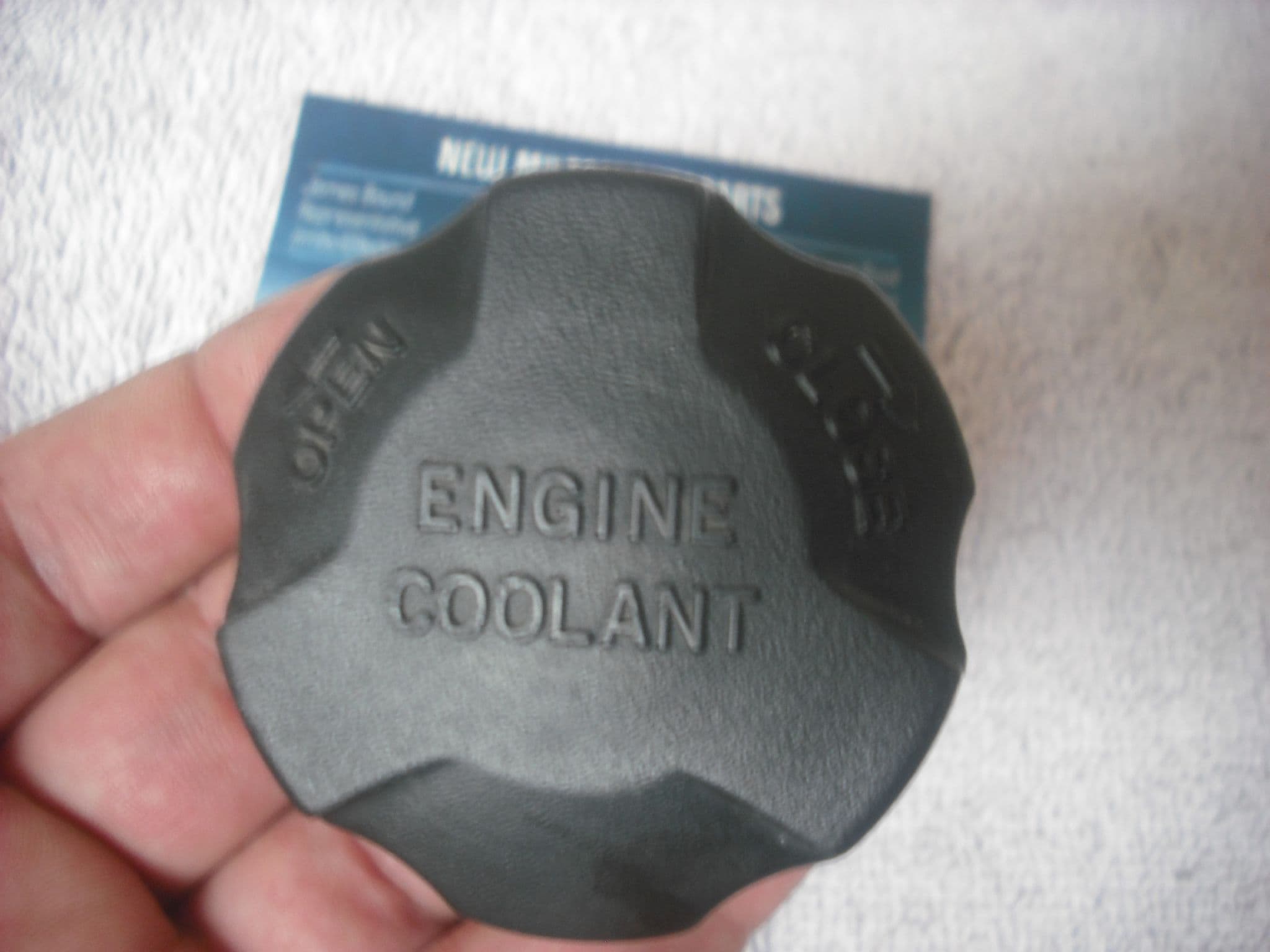 A GENUINE HYUNDAI GETZ ENGINE WATER COOLANT EPANSION TANK CAP