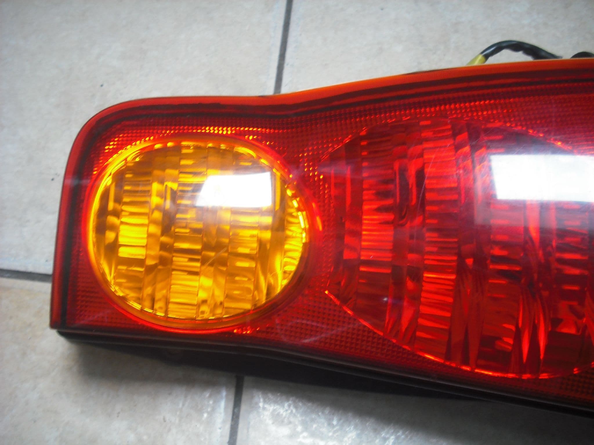 A GENUINE HYUNDAI MATRIX REAR LIGHT UNIT RIGHT SIDE OFFSIDE