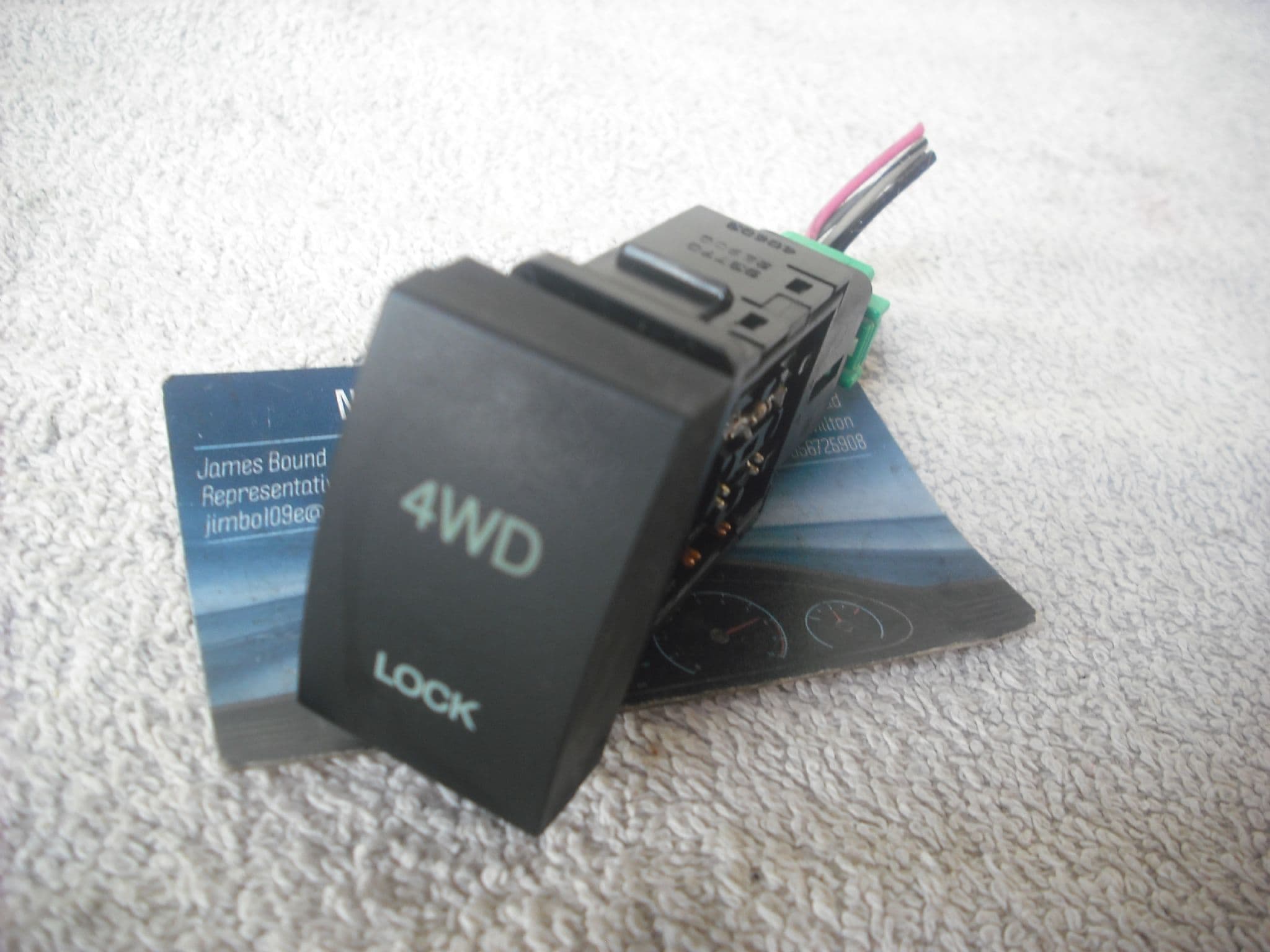 A GENUINE HYUNDAI TUCSON 1ST GEN 4WD DRIVE LOCK SWITCH