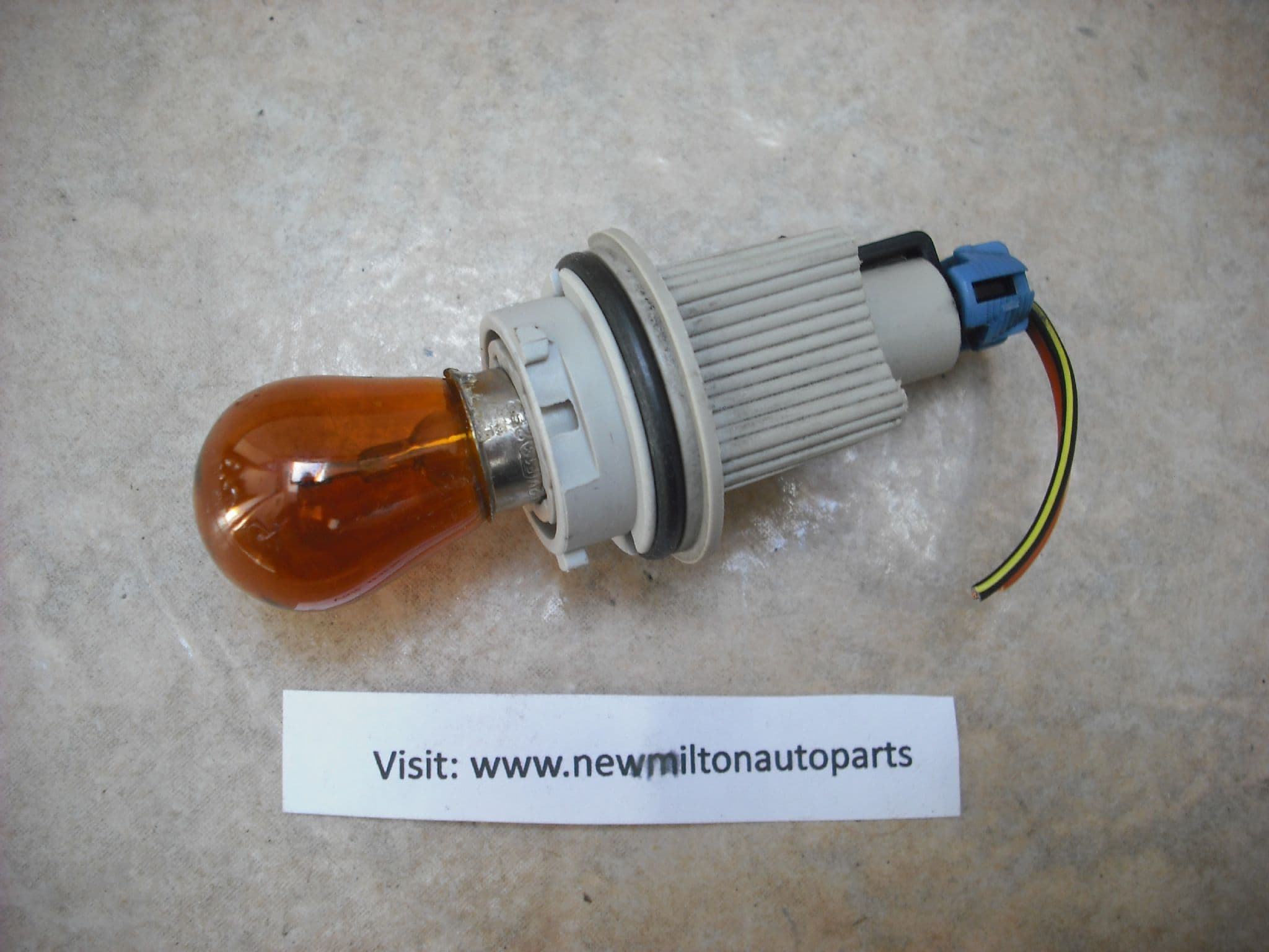 A GENUINE JAGUAR S TYPE HEADLIGHT HEADLAMP INDICATOR FLASHER BULB HOLDER