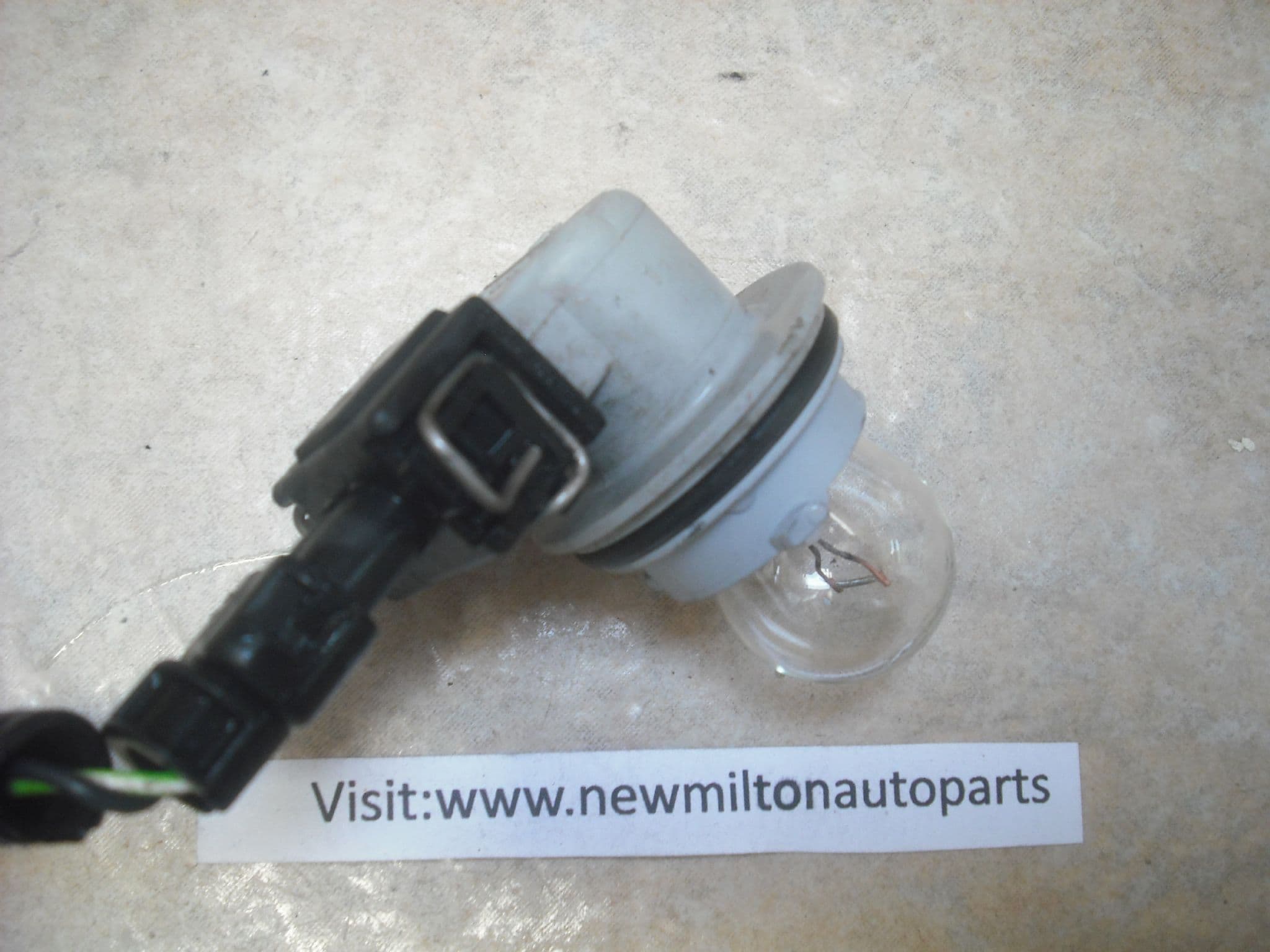A GENUINE JAGUAR XJ8 X308 FRONT BUMPER INDICATOR WIRING LOOM AND BULB
