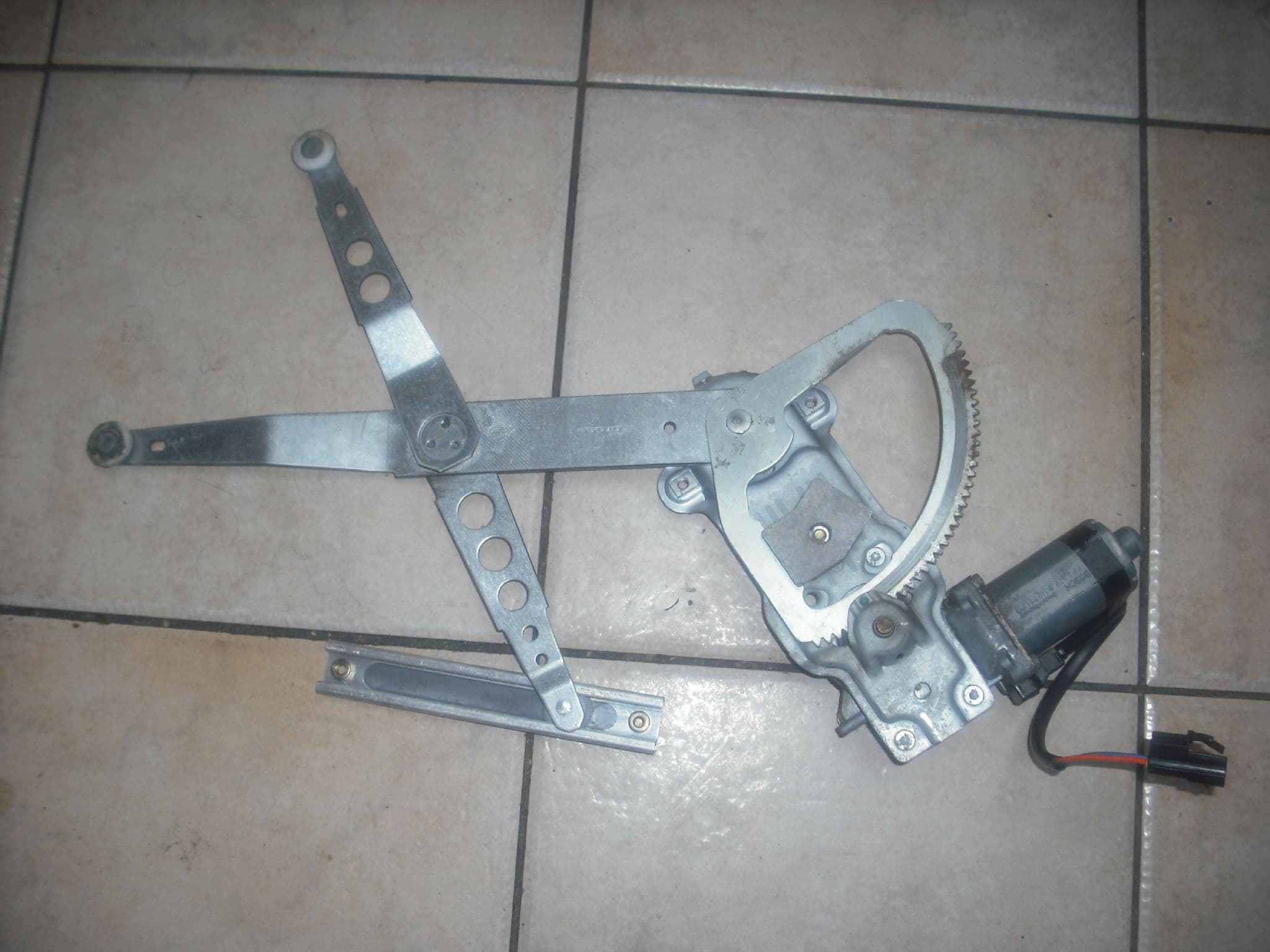 A GENUINE JAGUAR XJ8 X308 FRONT DOOR ELECTRIC WINDOW REGULATOR MOTOR ...