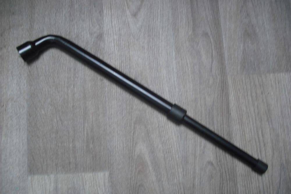 A GENUINE JAGUAR XJ8 X308 WHEEL NUT REMOVAL LEVER FROM THE TOOL KIT 22MM