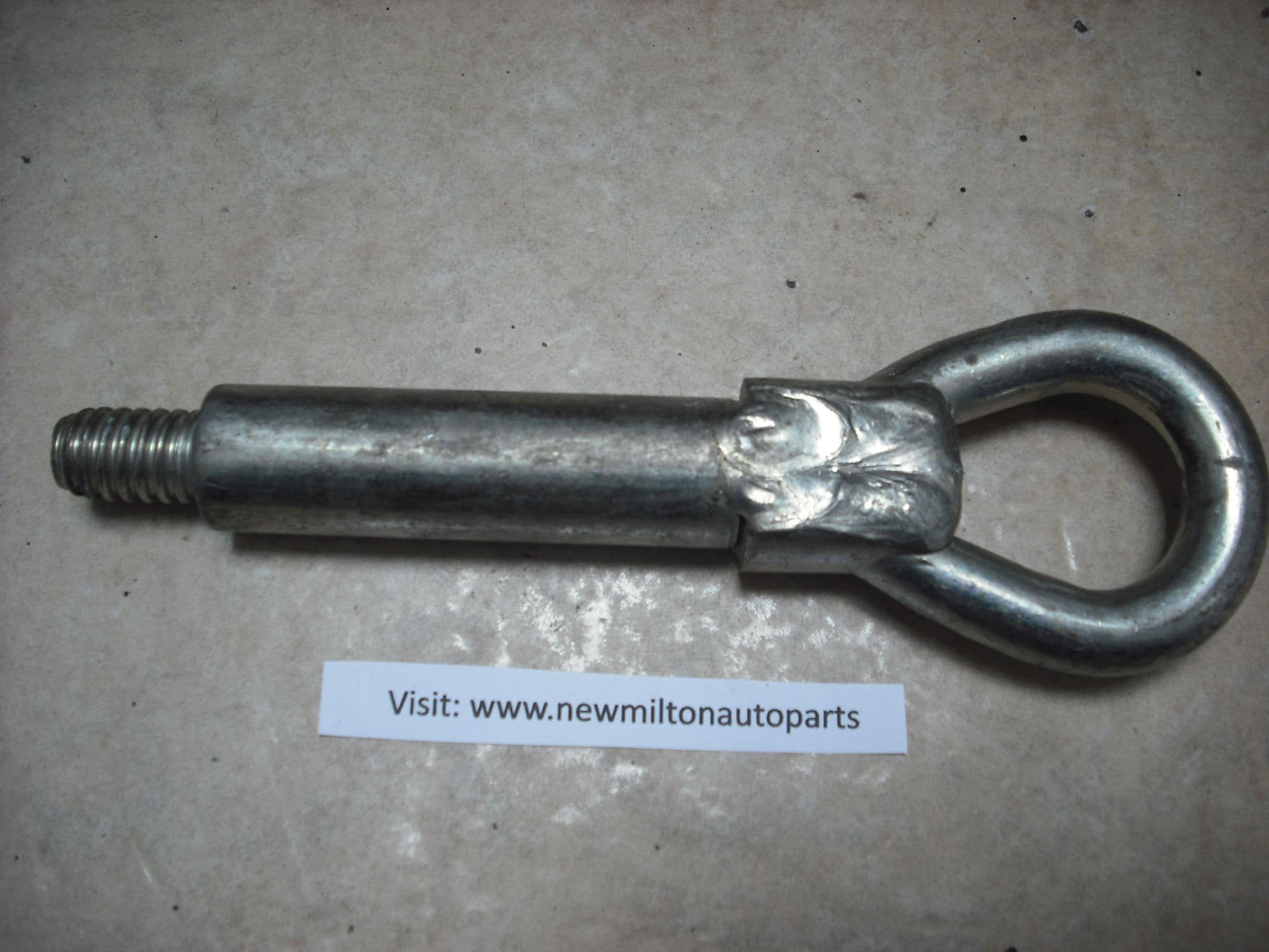 A GENUINE KIA SORENTO 2003-2006 FRONT TOWING EYE SREW IN BOLT