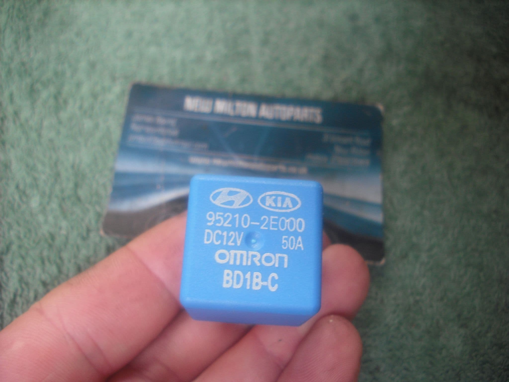 A GENUINE KIA SORENTO BLUE RELAY 95210-2E000 OMRON 50A