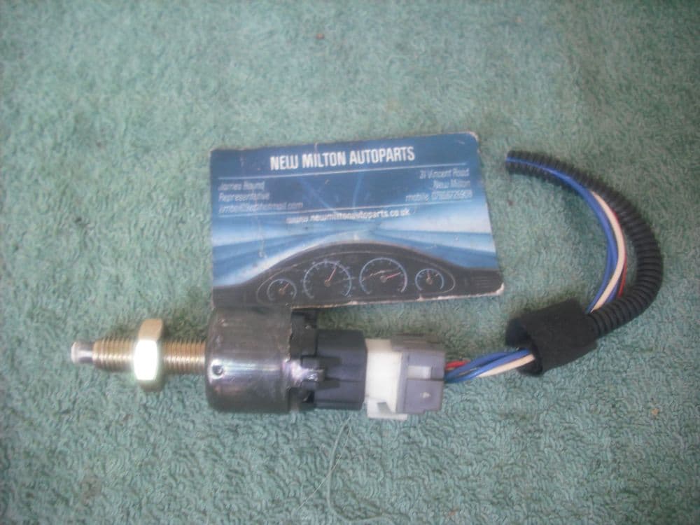 A GENUINE KIA SORENTO REAR BRAKE LIGHT PEDAL SWITCH SENSOR