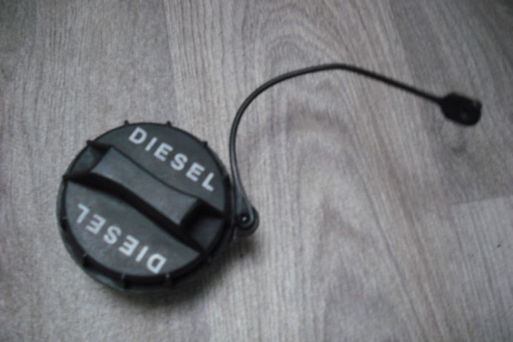 A GENUINE KIA SPORTAGE 1 7 AND 2 0 DEISEL FUEL FILLER CAP