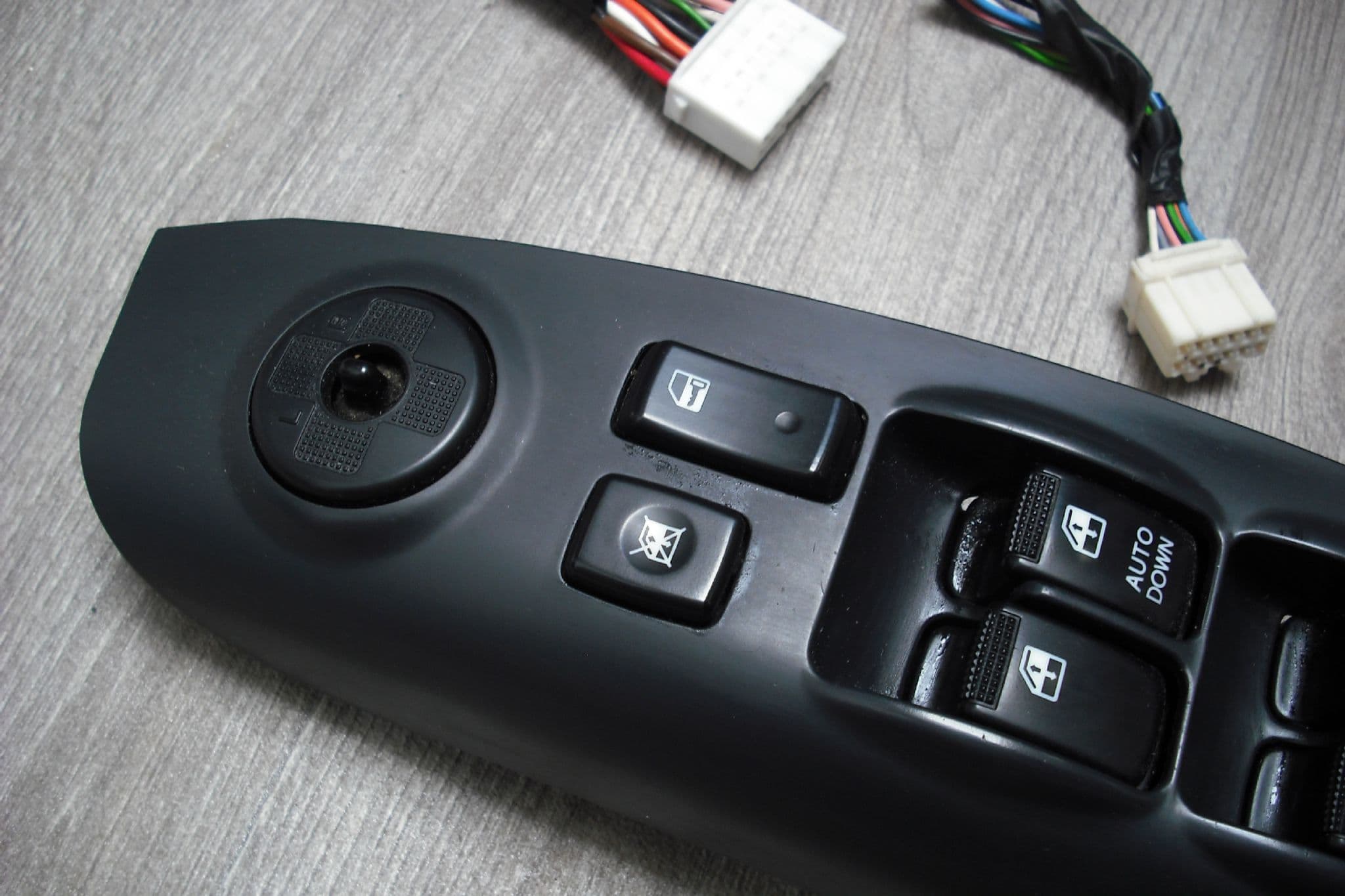 A GENUINE KIA SPORTAGE DRIVERS DOOR ELECTRIC WINDOW AND DOOR MIRROR ...