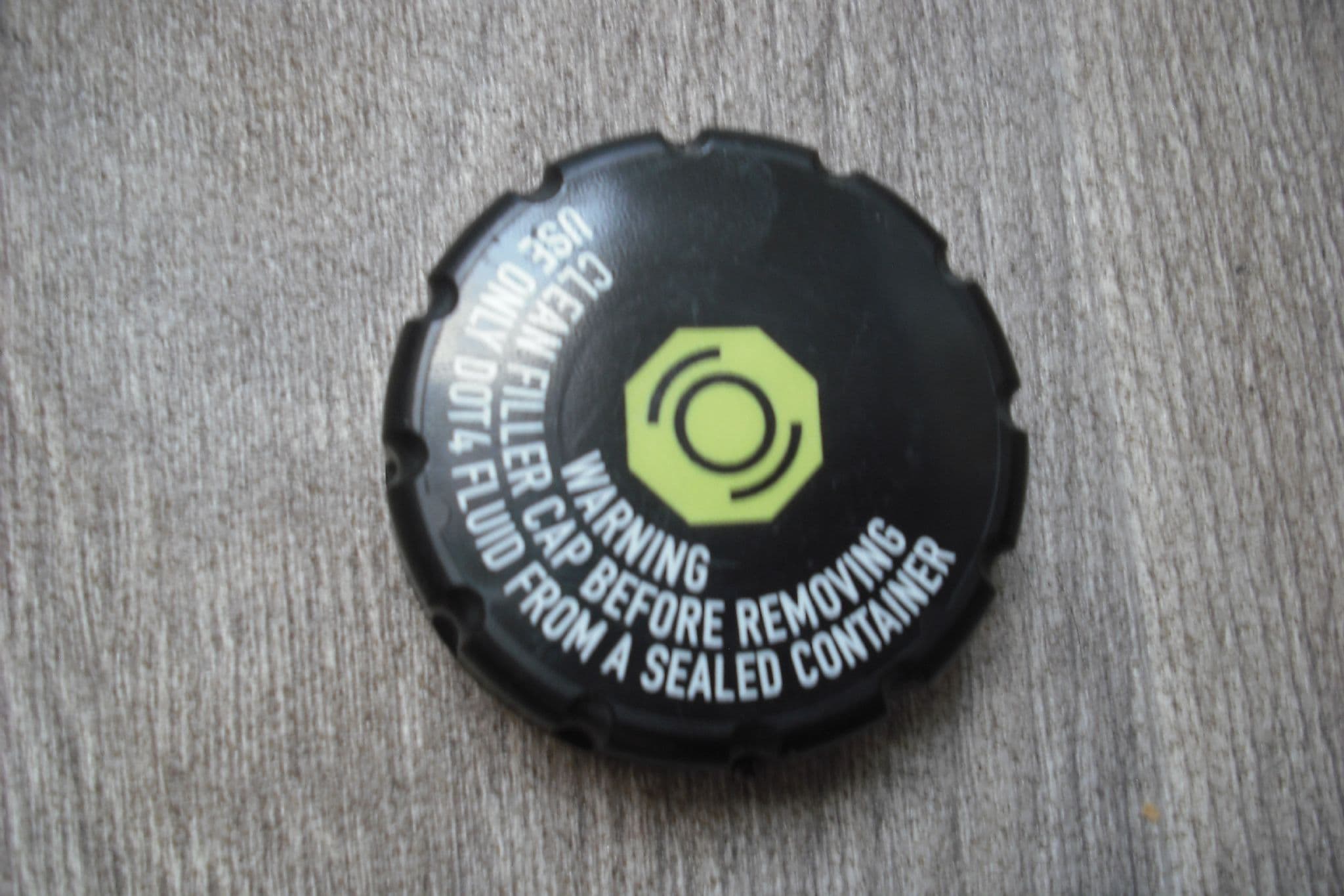 A GENUINE LAND ROVER FREELANDER MK1 TD4 BRAKE MASTER CYLINDER OIL ...