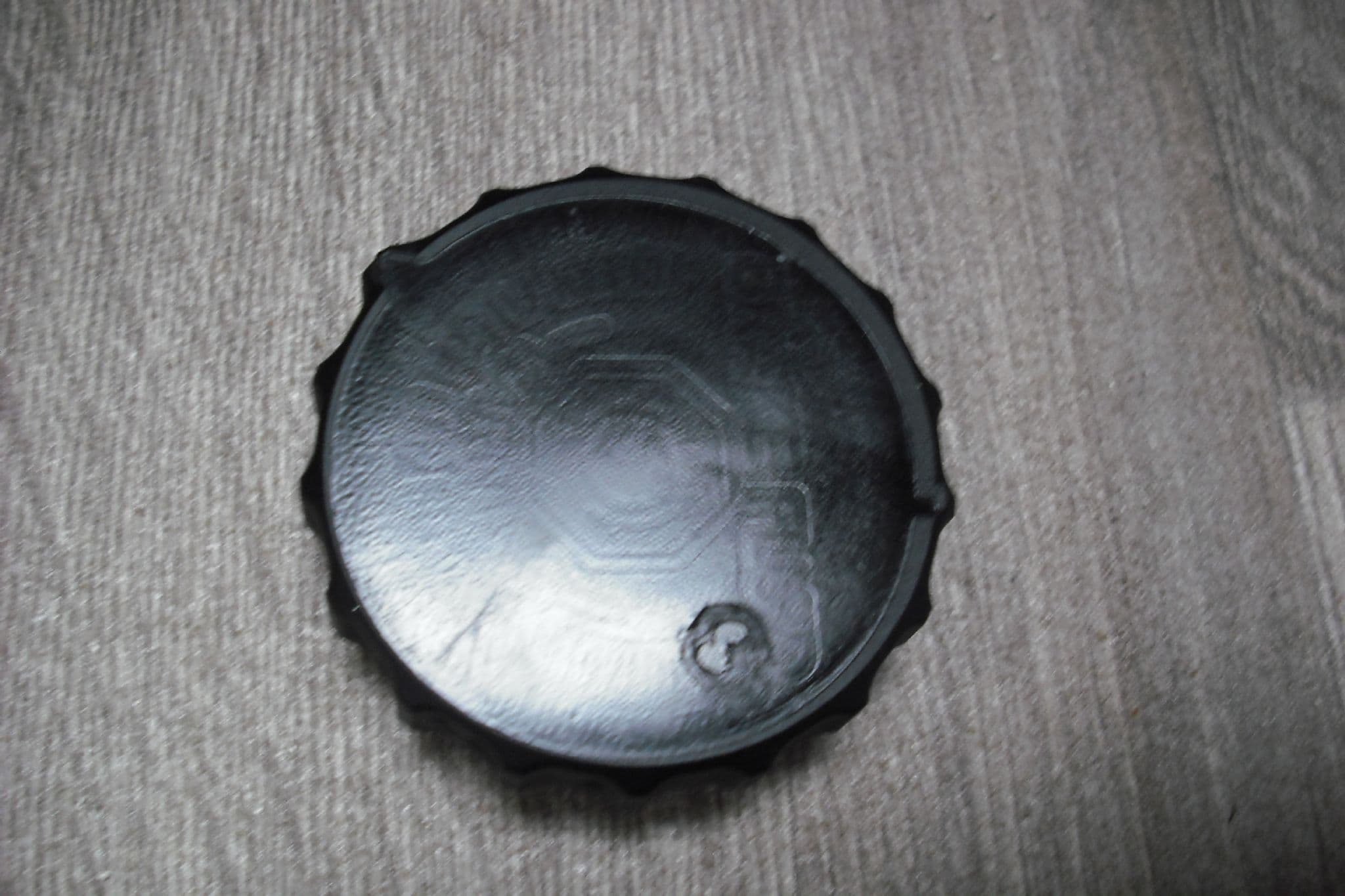 A GENUINE LEXUS GS300 AND LS400 MK1 BRAKE FLUID MASTER CYLINDER FILLER CAP