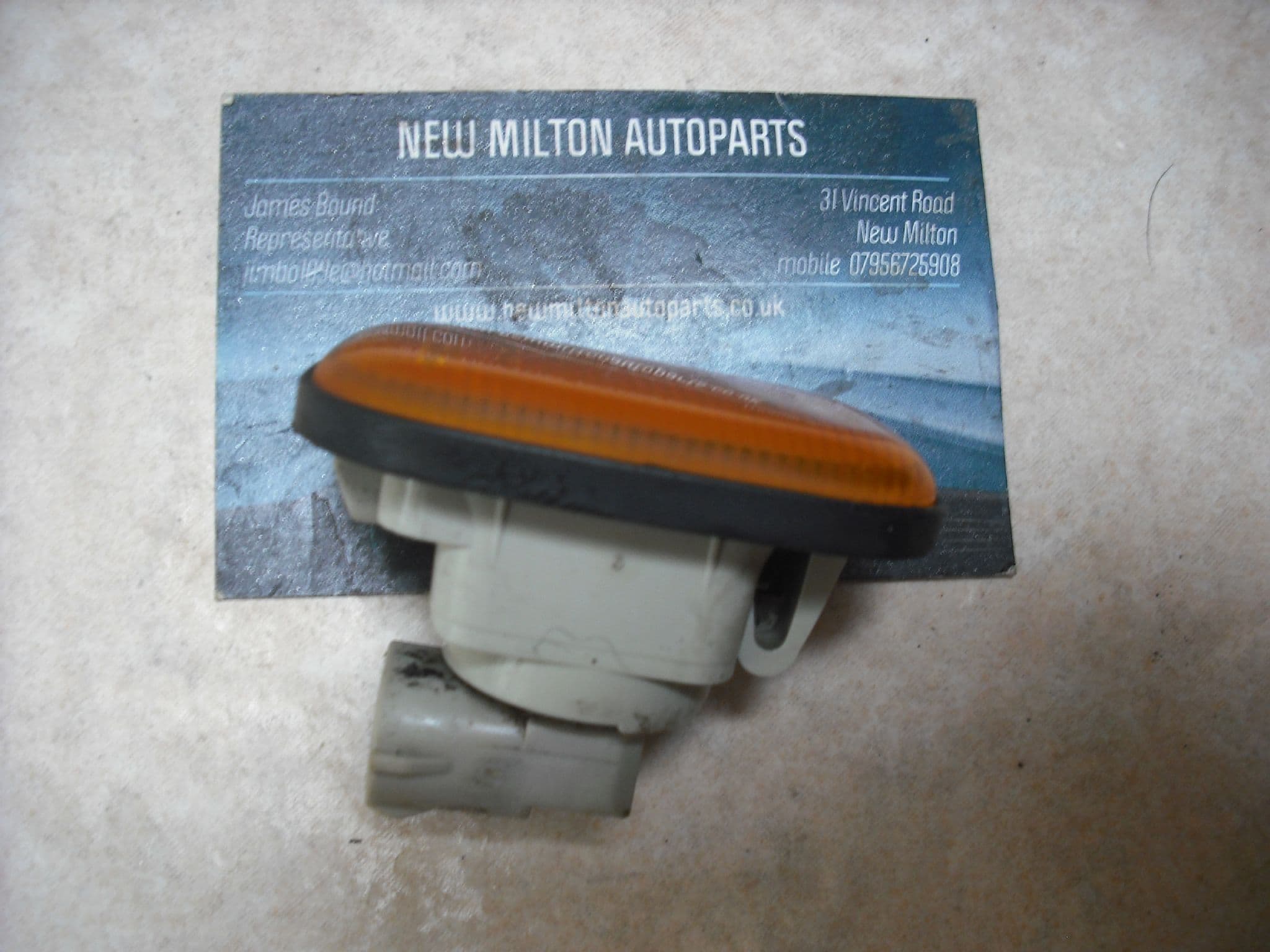 A GENUINE LEXUS GS300 MK1 AMBER FRONT WING SIDE MARKER INDICATOR FLASHER