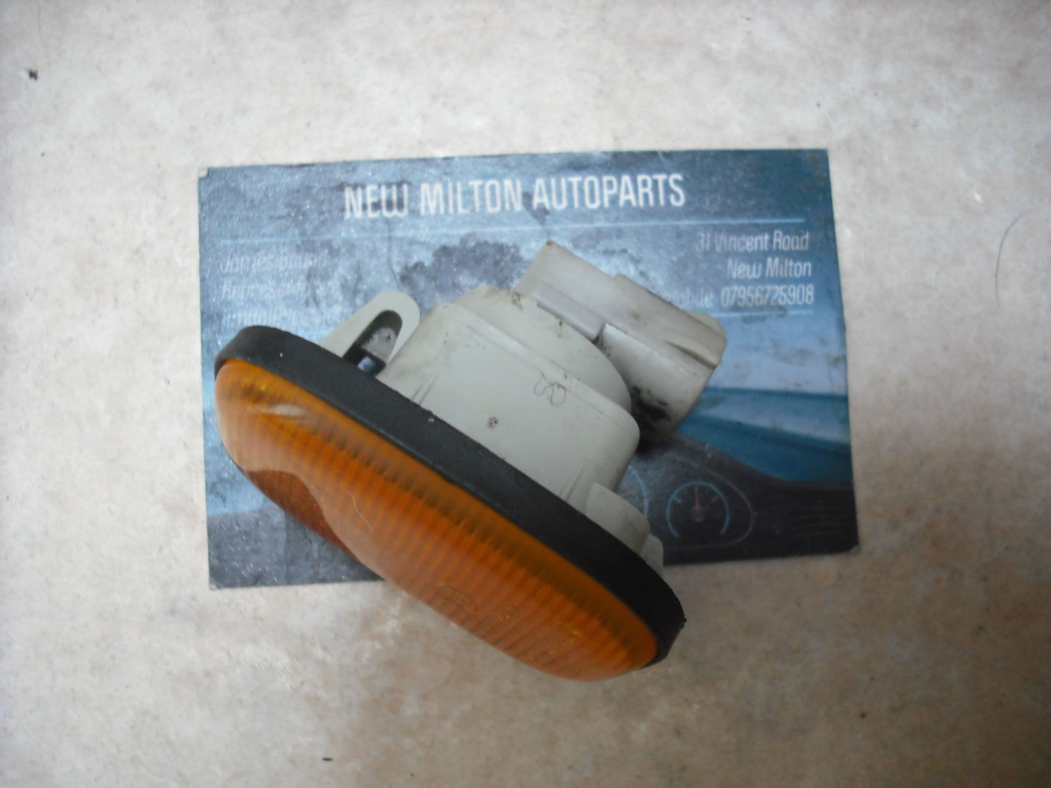 A GENUINE LEXUS GS300 MK1 AMBER FRONT WING SIDE MARKER INDICATOR FLASHER