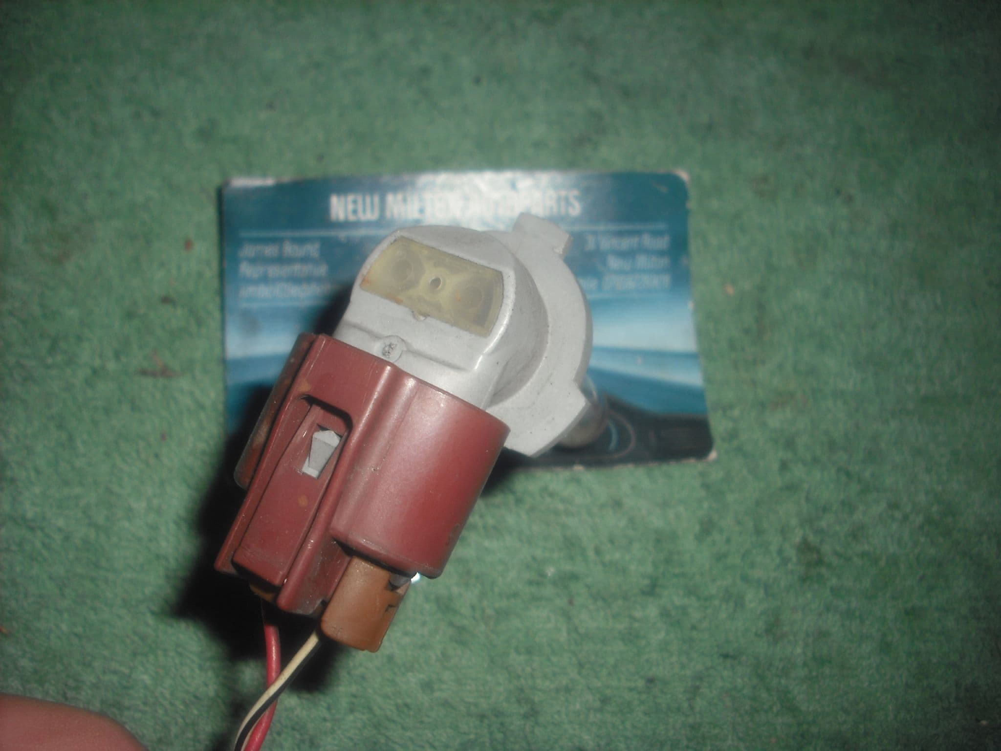 A GENUINE LEXUS IS200 HEADLIGHT HEADLAMP BULB PLUG SOCKET AND WIRING ...