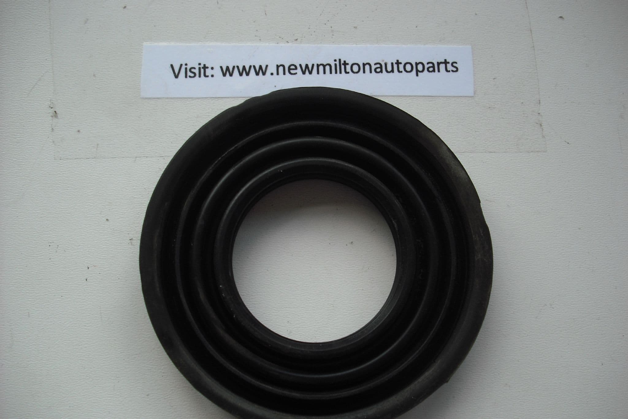 A GENUINE LEXUS IS200 HEADLIGHT HEADLAMP SEAL RUBBER BULB DUST CAP ...