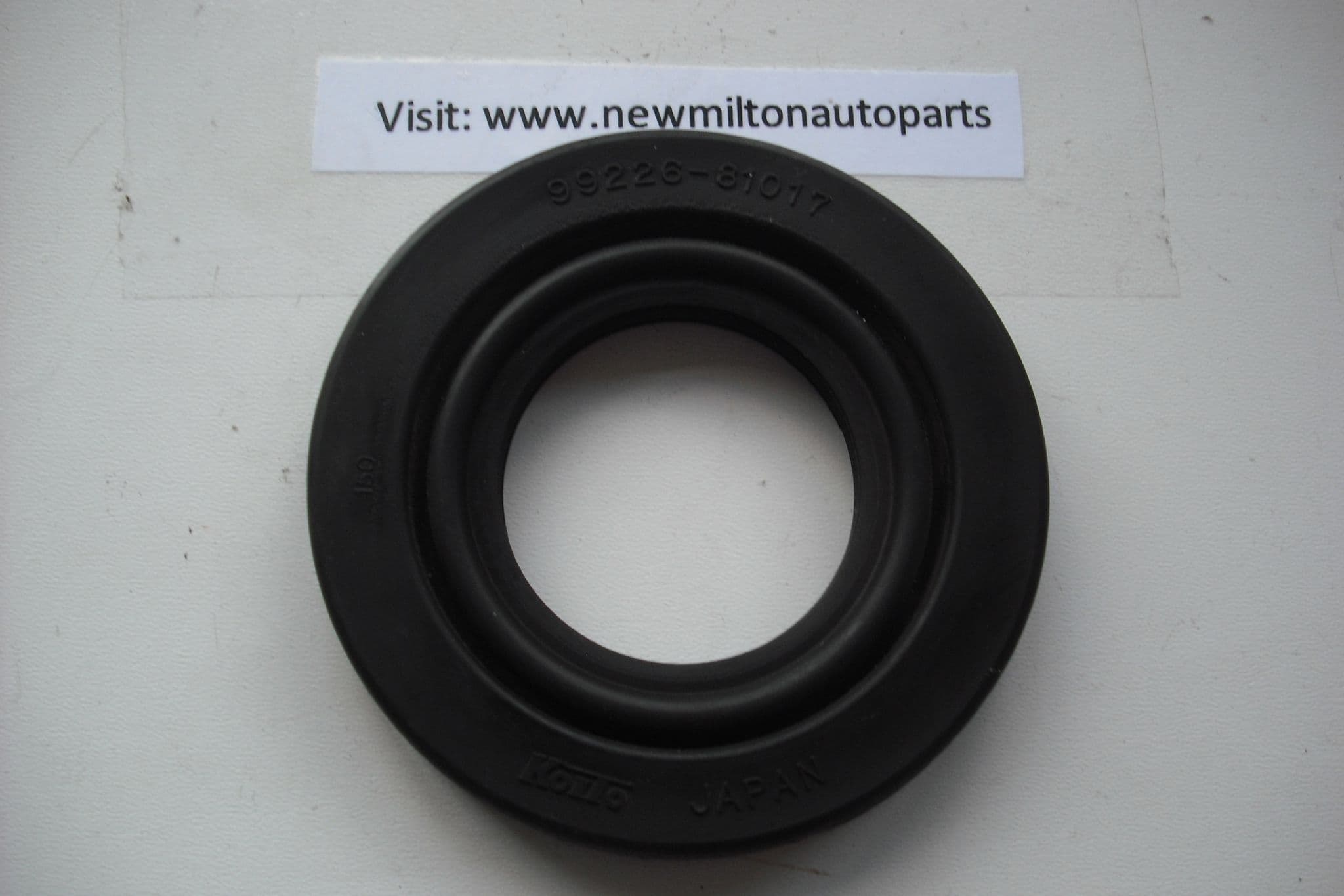 A GENUINE LEXUS IS200 HEADLIGHT HEADLAMP SEAL RUBBER BULB DUST CAP ...