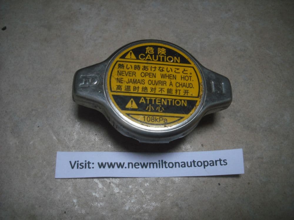 A GENUINE LEXUS IS200 IS300 RADIATOR COOLANT CAP